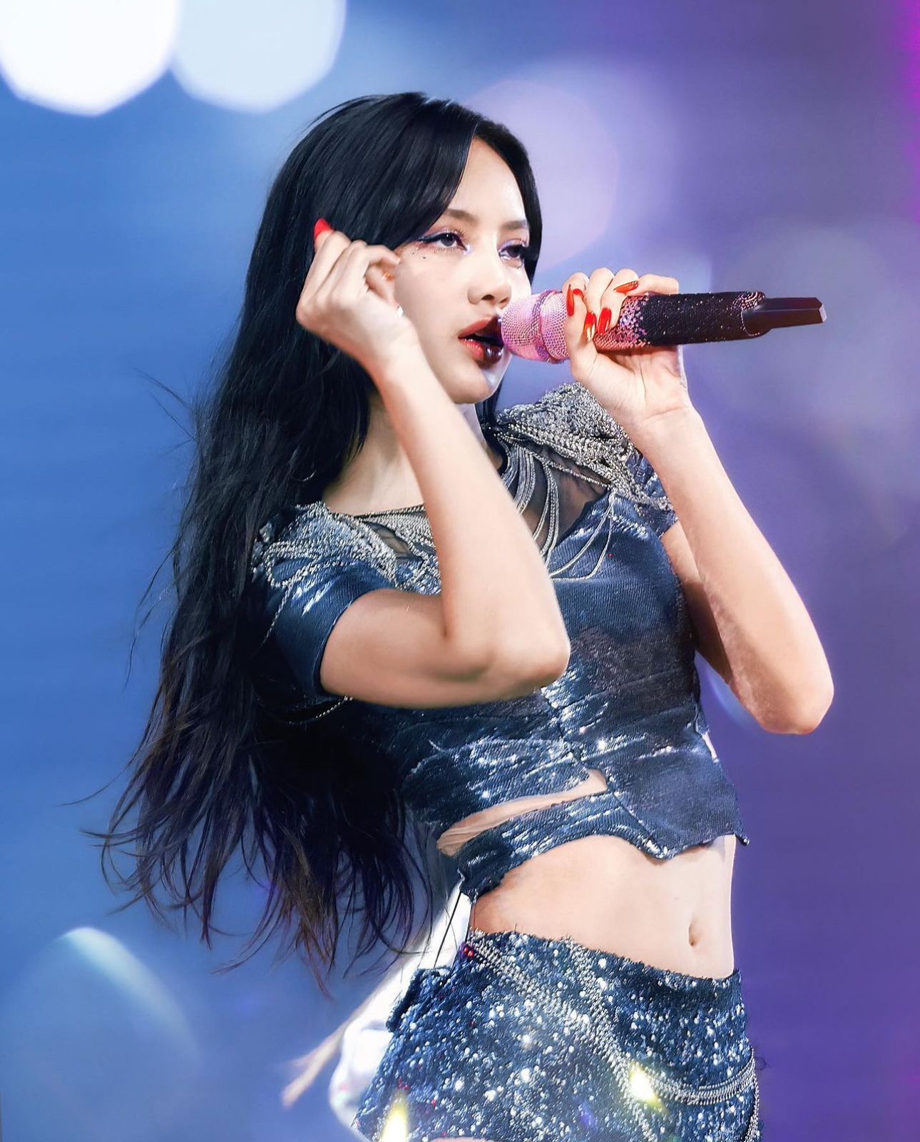 Así es es Lisa, la artista tailandesa con la que va a colaborar Rosalía