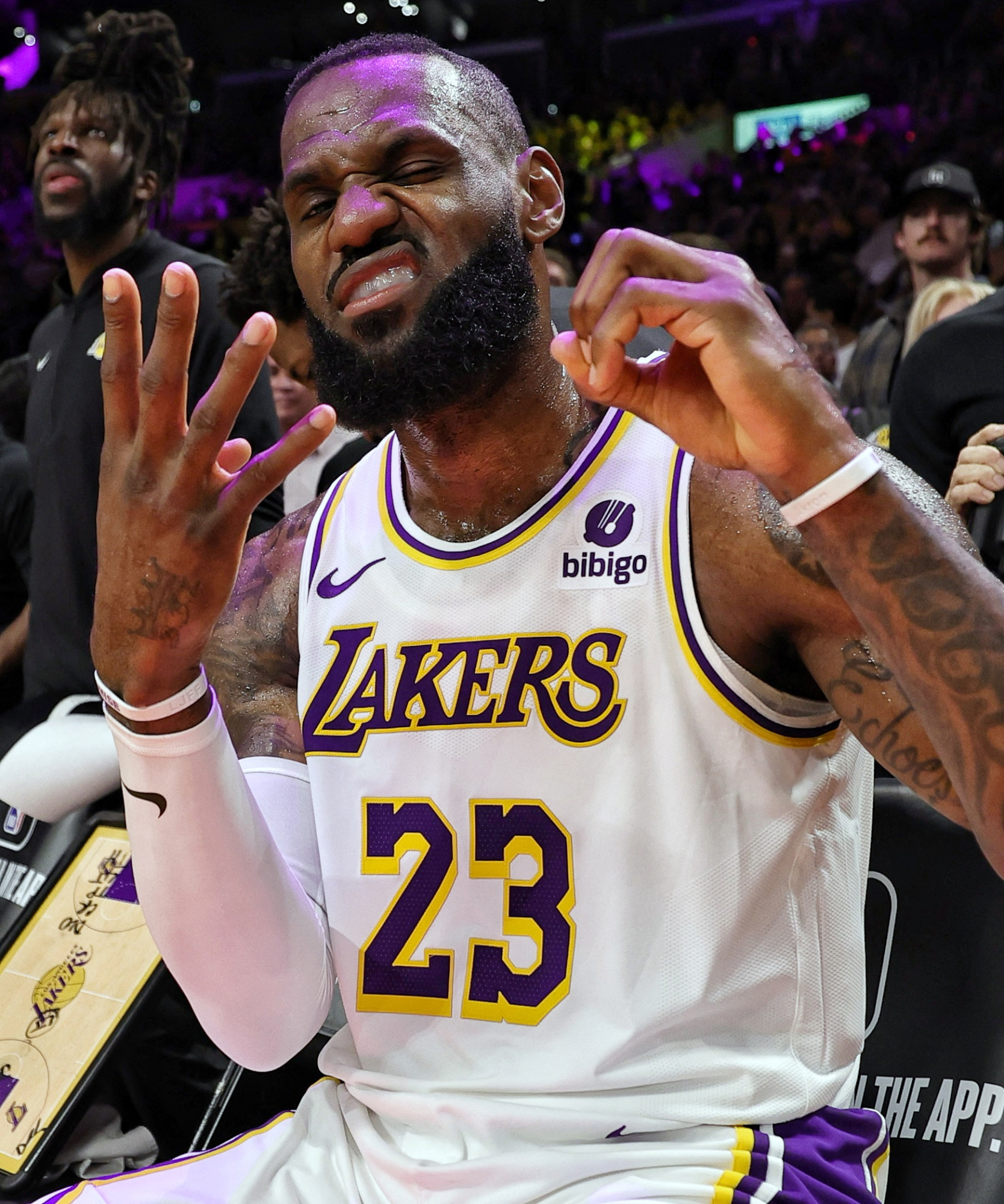 LeBron James hace historia y logra 40,000 puntos en la NBA