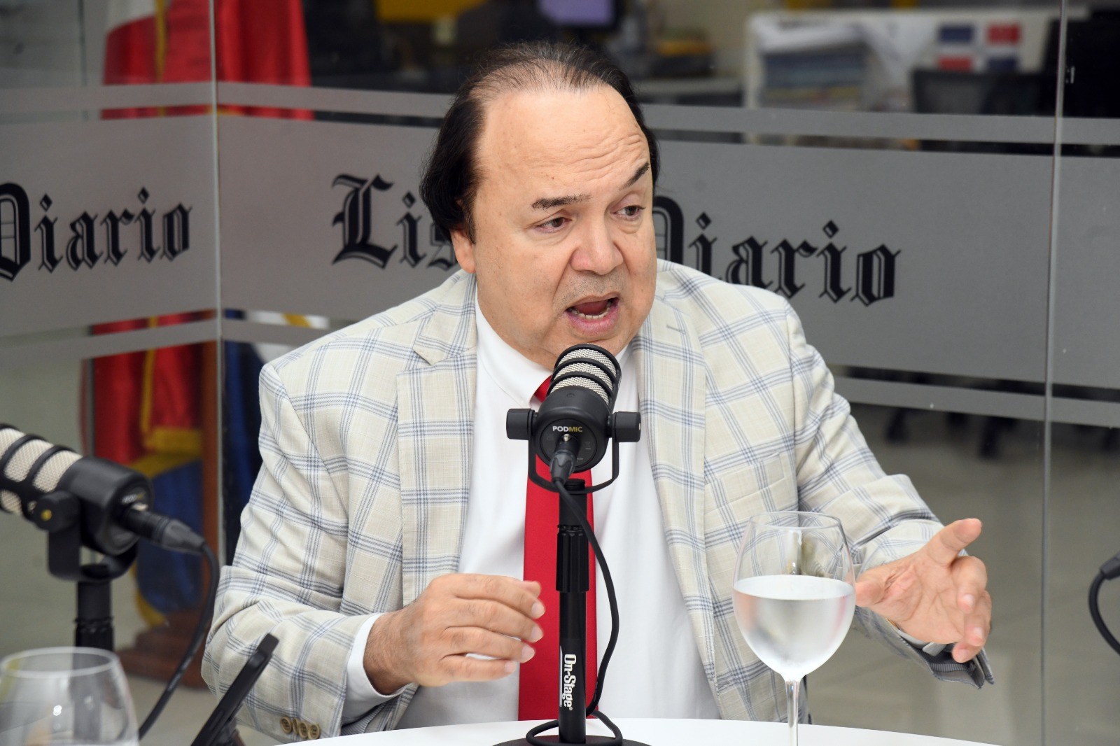 Vinicio Castillo denuncia hipocresía de la izquierda dominicana por ...