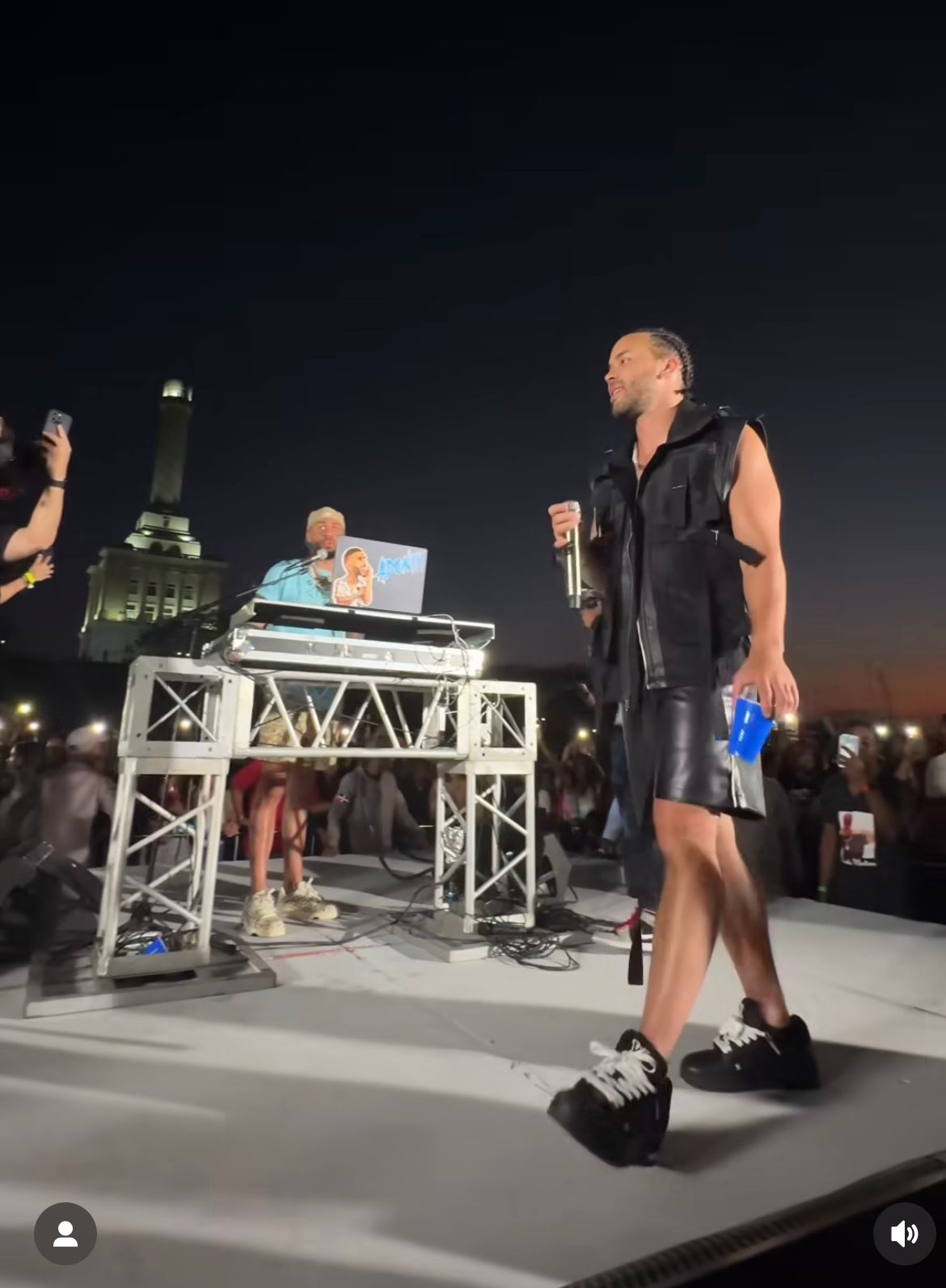 Prince Royce se presenta frente al Monumento de Santiago para grabación ...