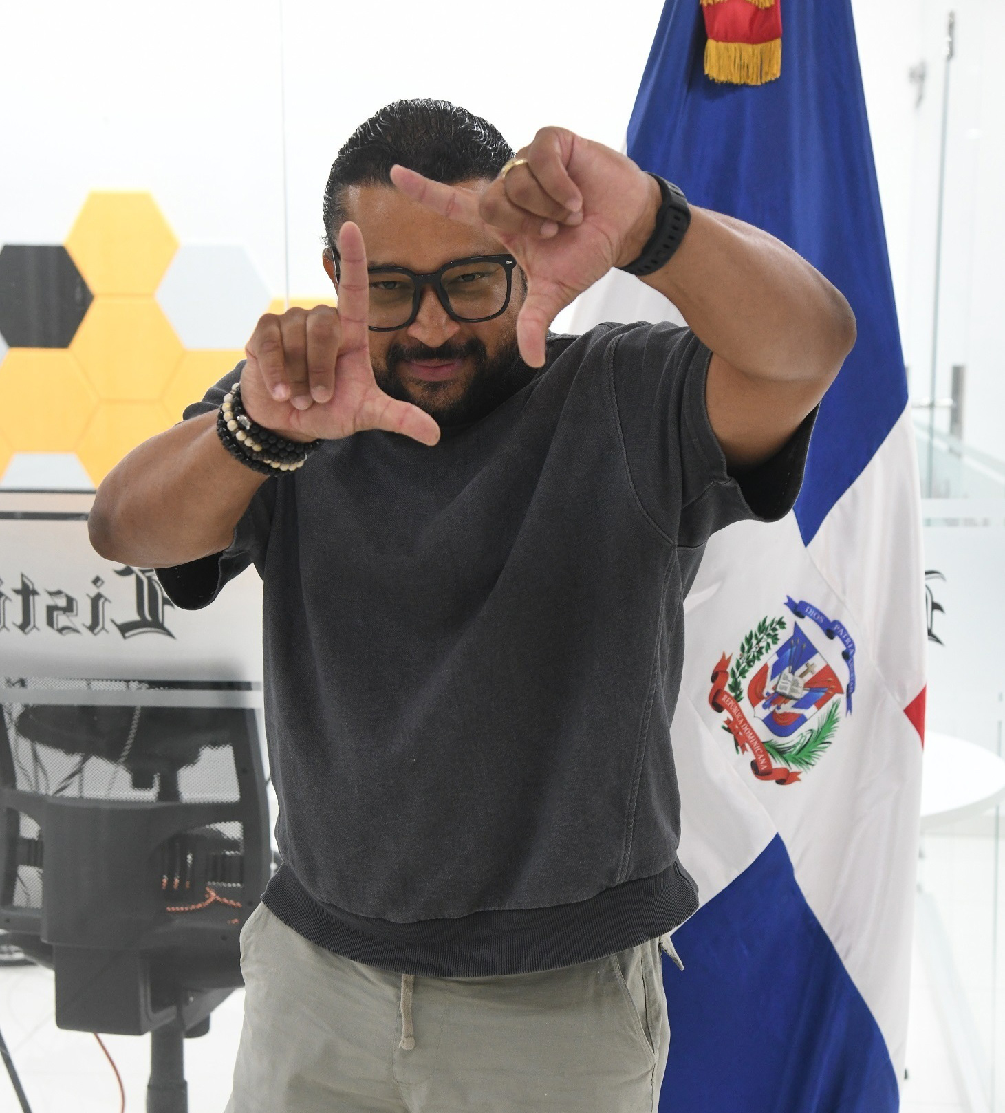 Josell Hernández: de narrar lucha libre a graduarse de tres carreras, y va por la cuarta ...