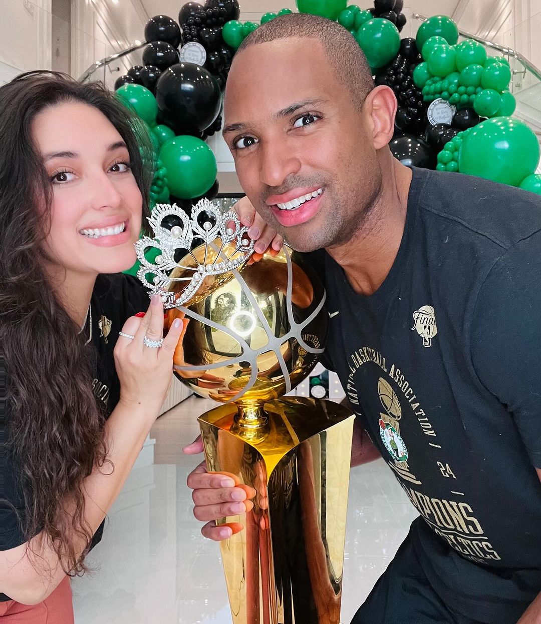 Amelia Vega, la "eterna Miss" que cumple 40 años de una vida casi perfecta