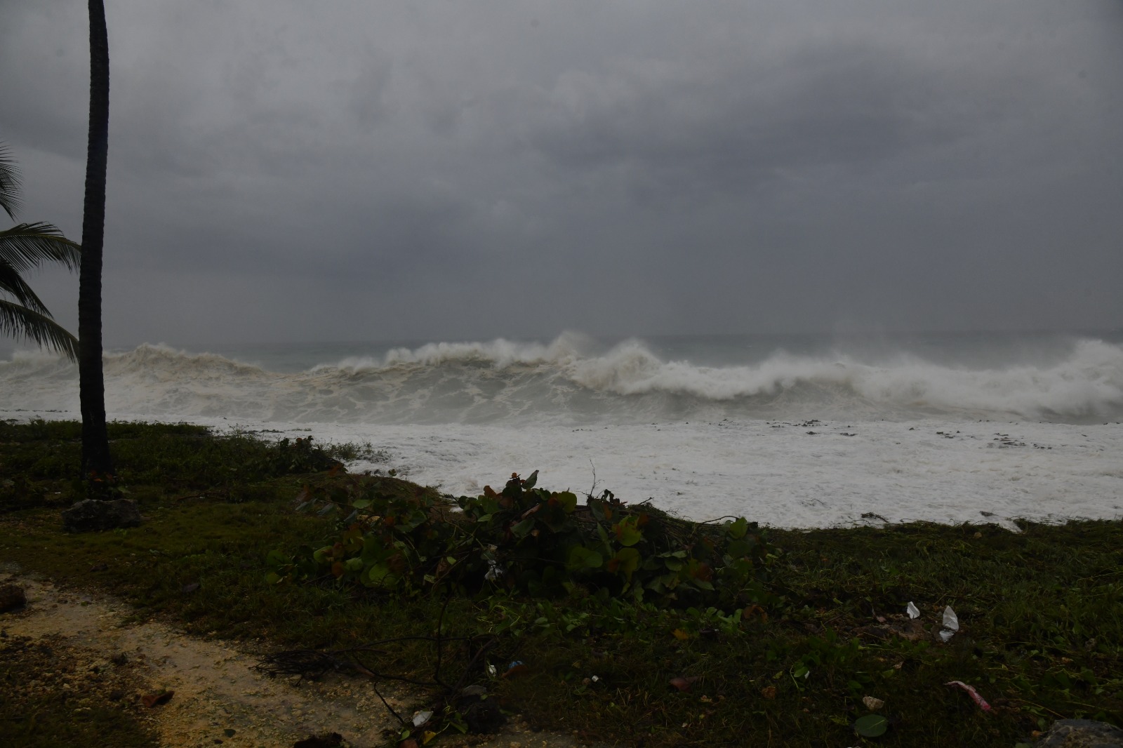 COE mantiene niveles de alerta en 10 provincias por el paso del huracán ...