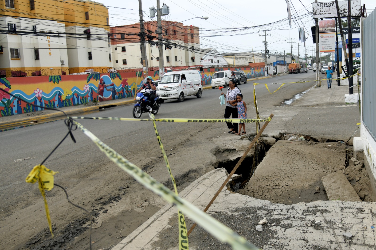 Residentes en la avenida Isabel Aguiar esperan que la calle sea asfaltada