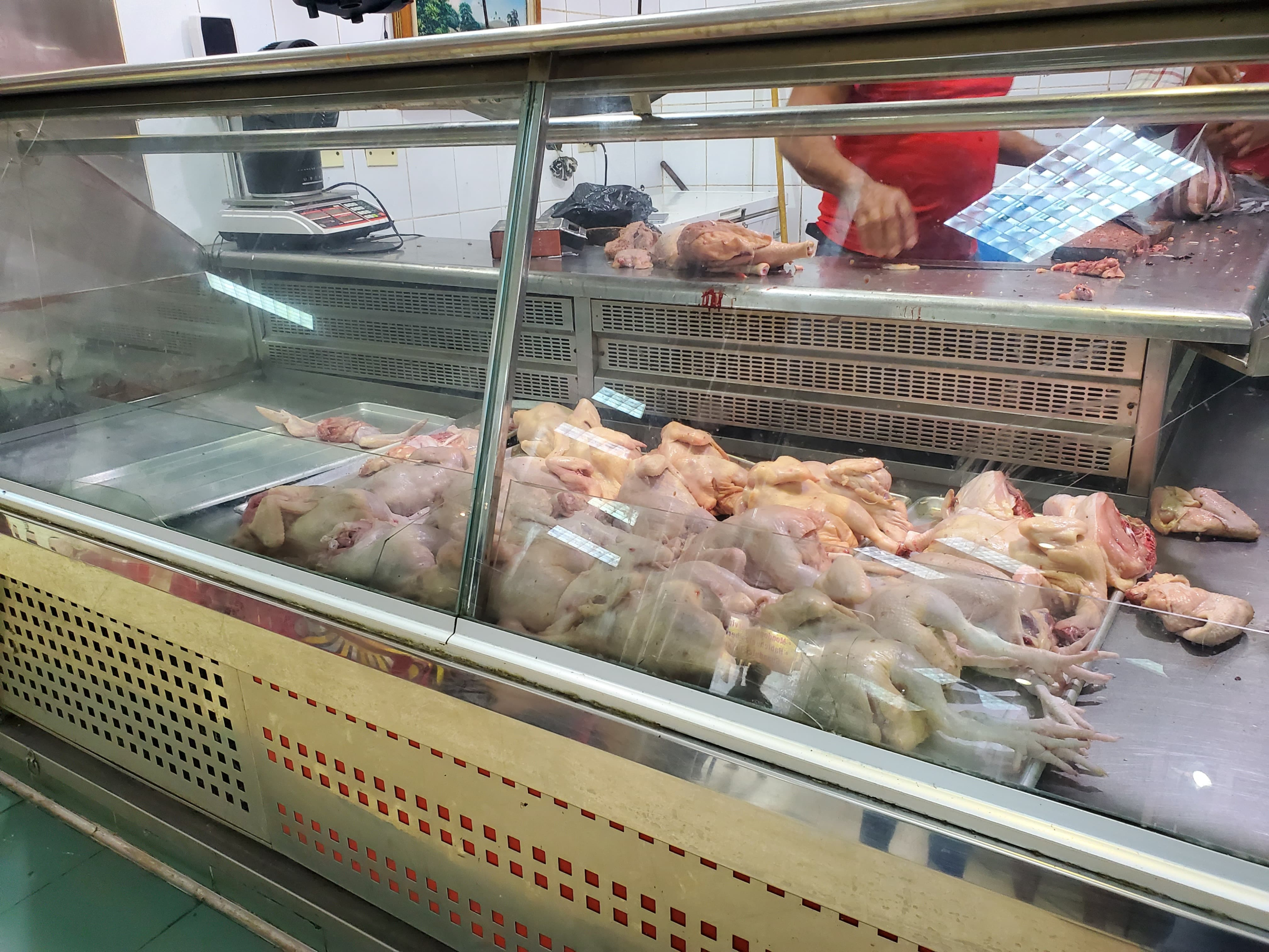 Pequeños productores avícolas de Moca insisten en que continúa la ...