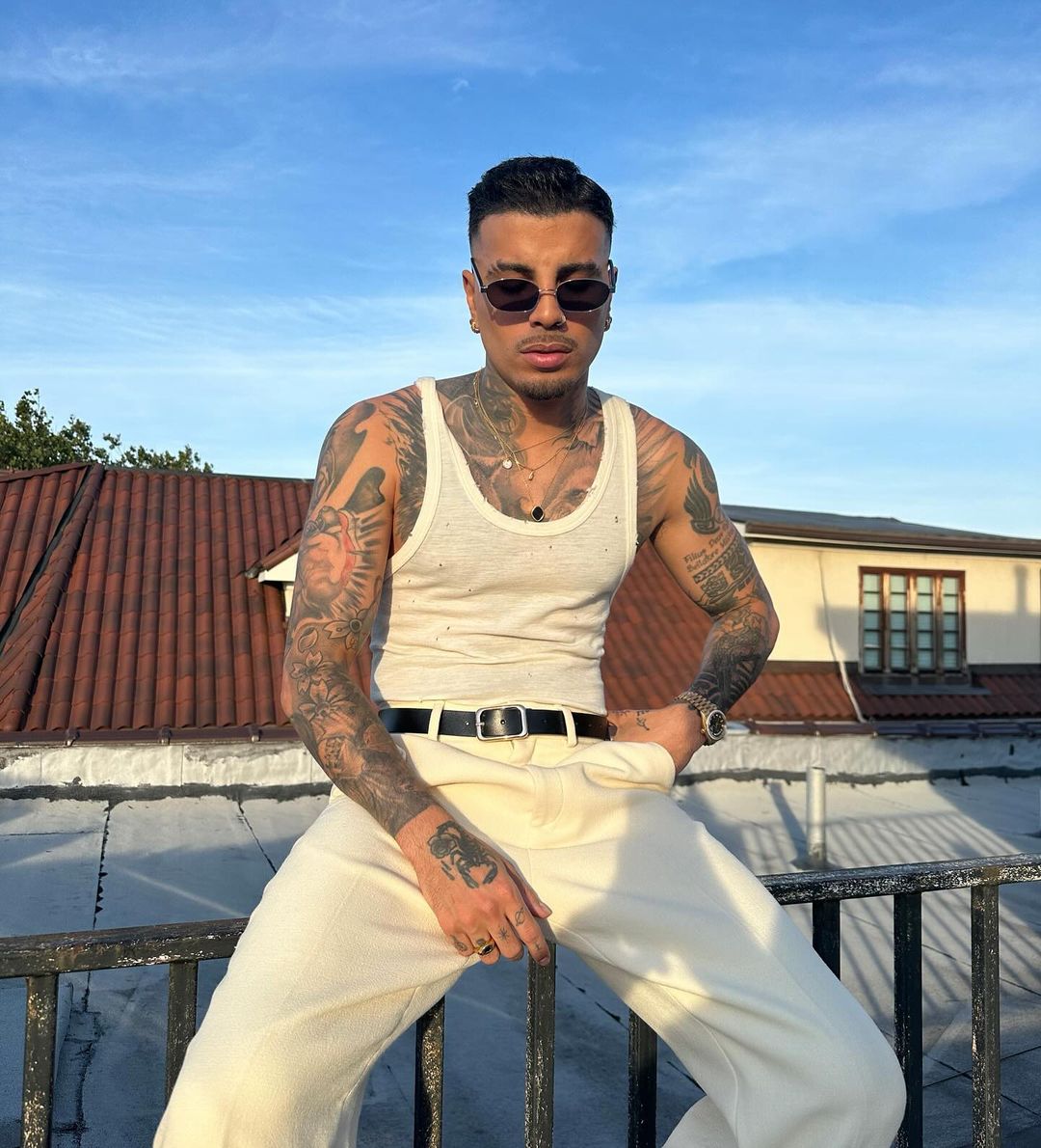 Rauw Alejandro lanza álbum con tema junto a Jey One y bachata escrita por Romeo Santos