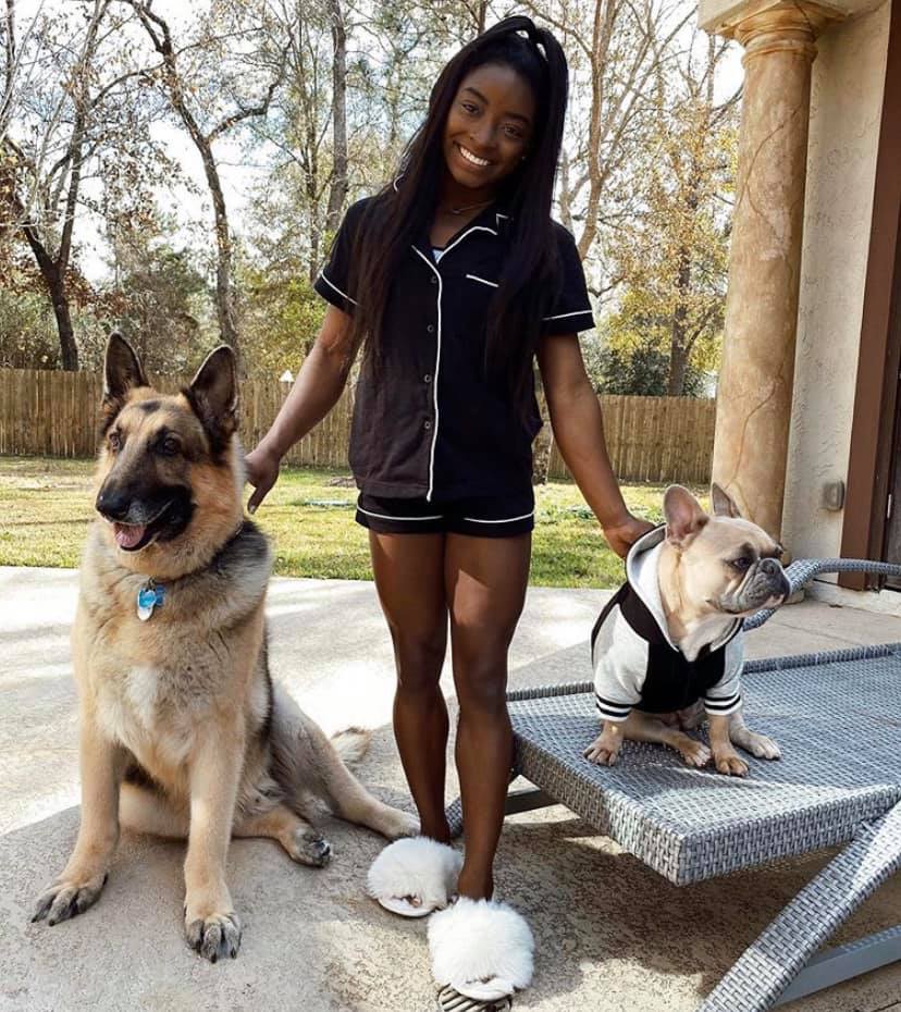 Planeta Simone Biles: un entorno formado por padres, esposo, amigos ...