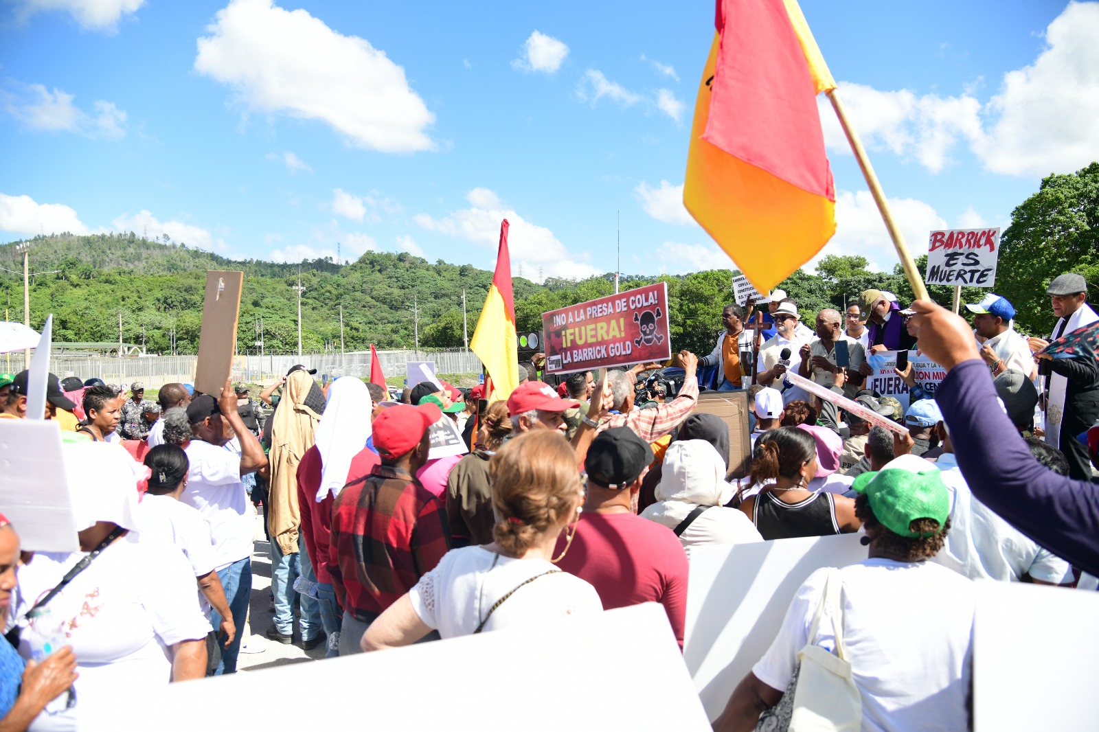 Más de cinco horas de marcha en Cotuí en contra de la Barrick Gold