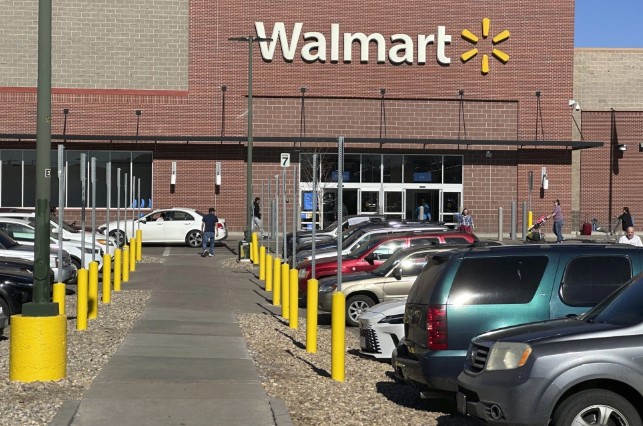 Lavar autos en estacionamiento: La nueva condena a ladrones de Walmart ...