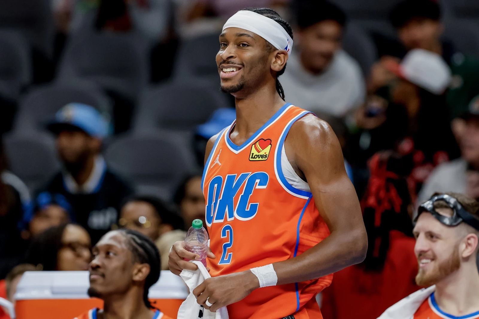 Gilgeous Alexander festeja su MVP y conduce al Thunder sobre los ...