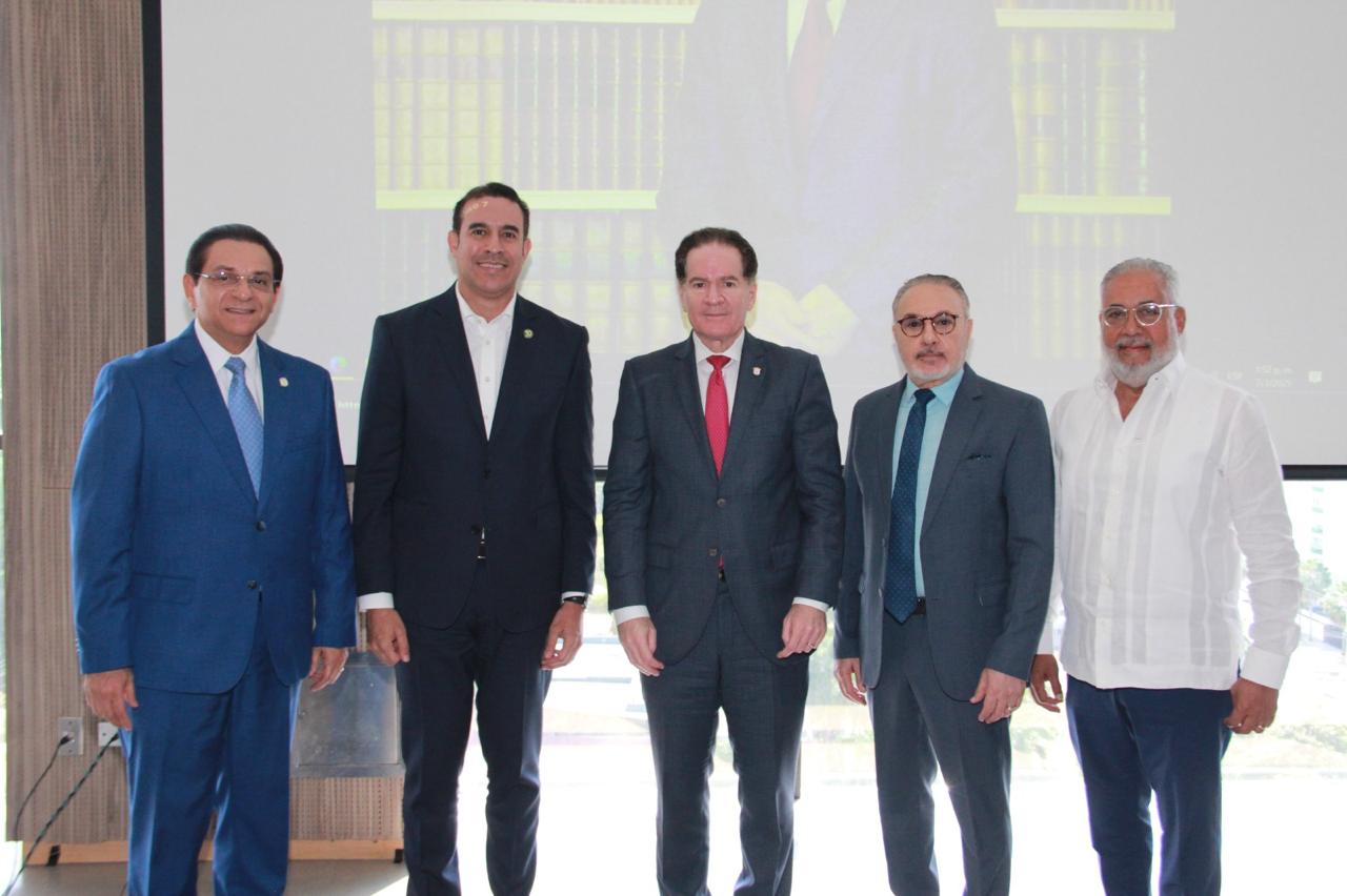 Unión Médica reconoce a José Luis Corripio Estrada por sus aportes al ...