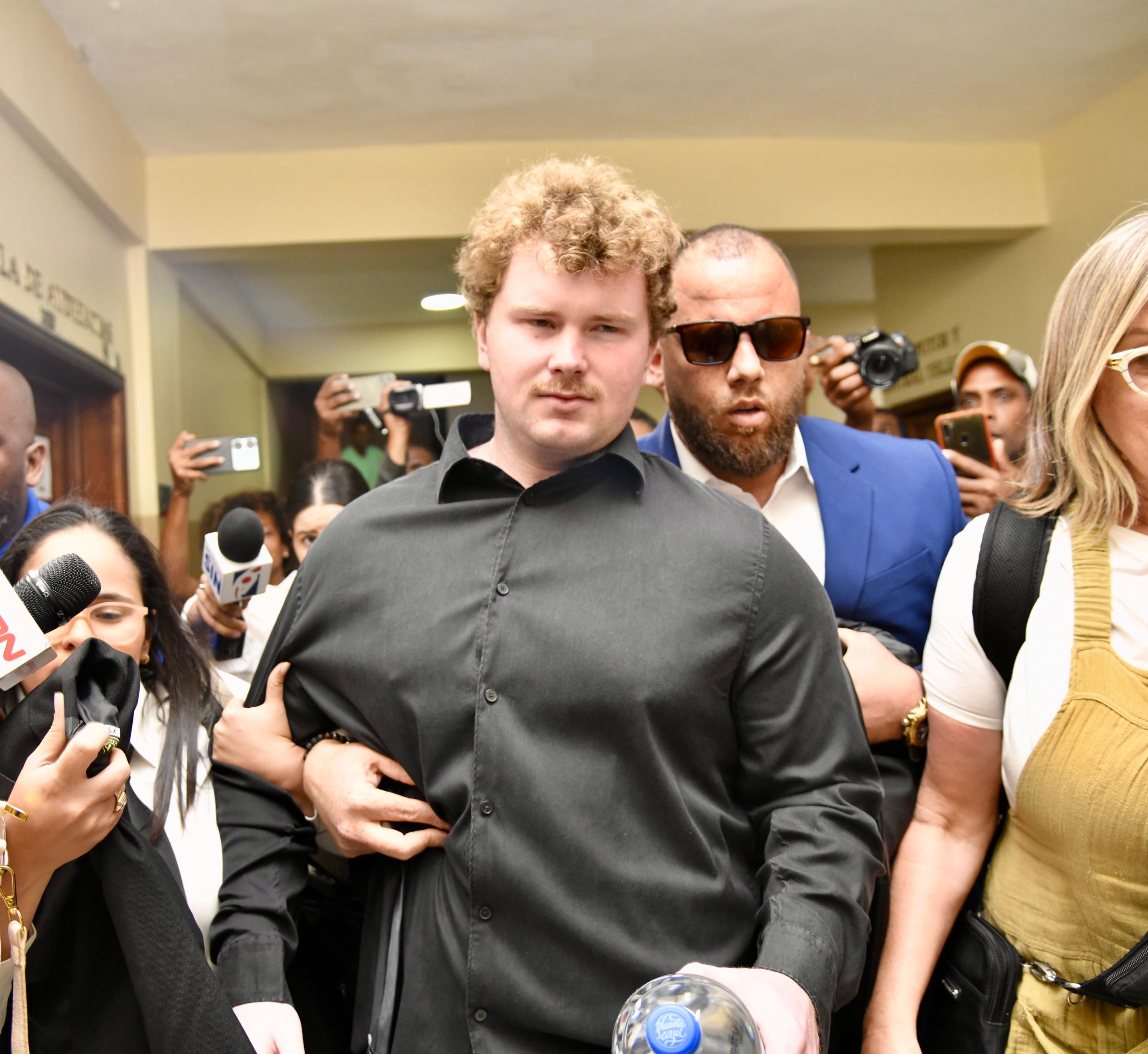 Joshua Steven Riibe llega a tribunal de Higüey para conocimiento de ...