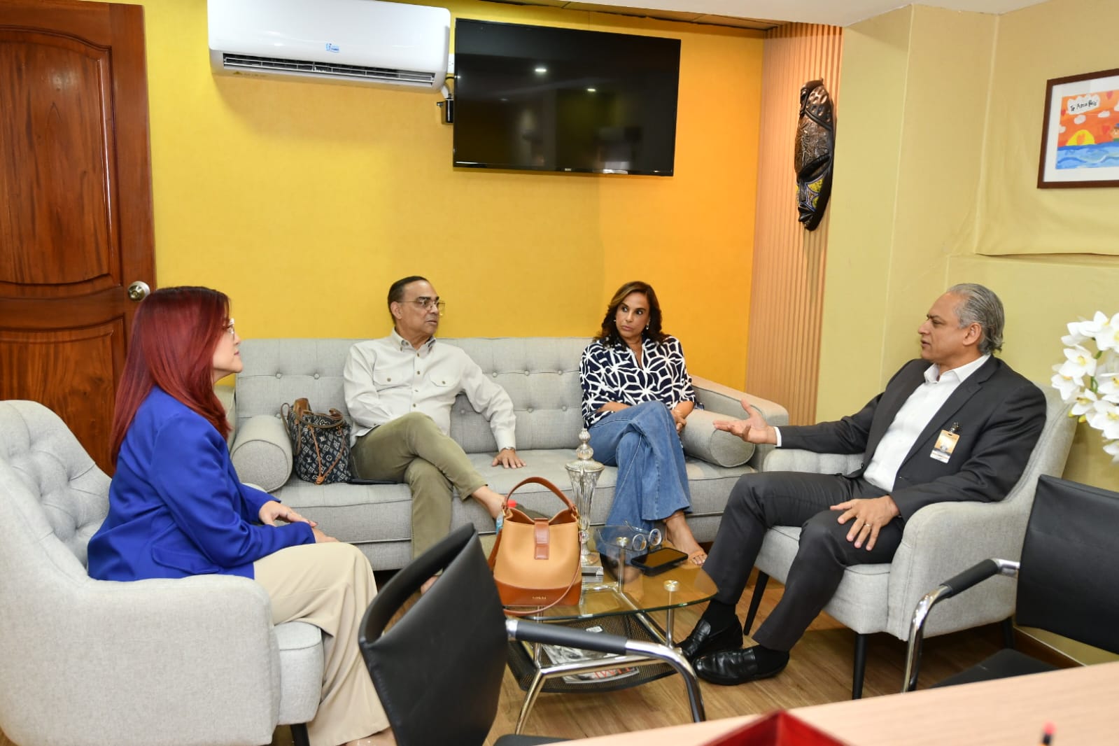 Gilberto Santa Rosa recibe cédula dominicana