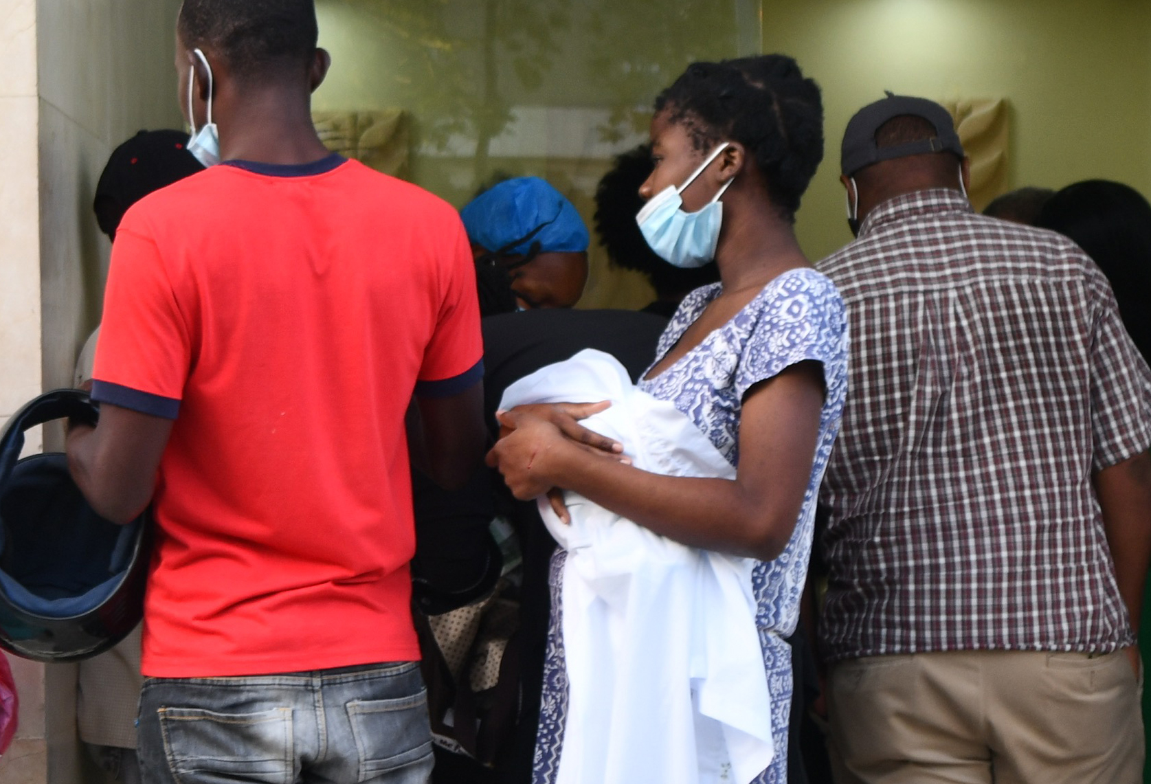 Haitianos no pagan por servicios de salud en Hospital de Engombe