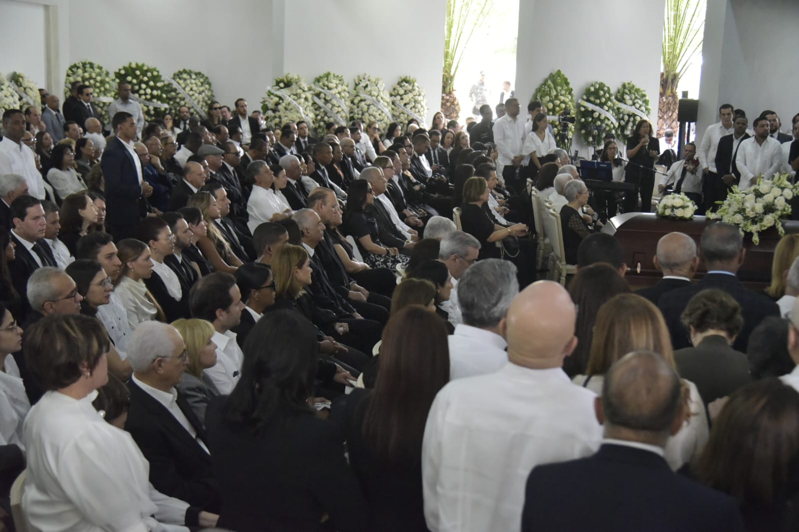 Abinader y Raquel Peña asisten al velatorio del hijo de Eduardo ...