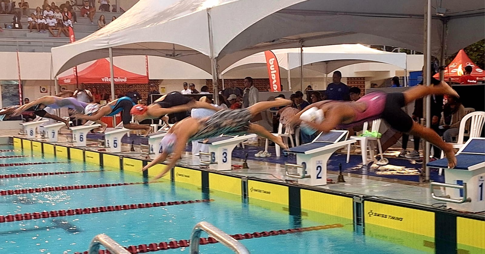 El internacional de natación inicia con homenaje al doctor Puello Herrera