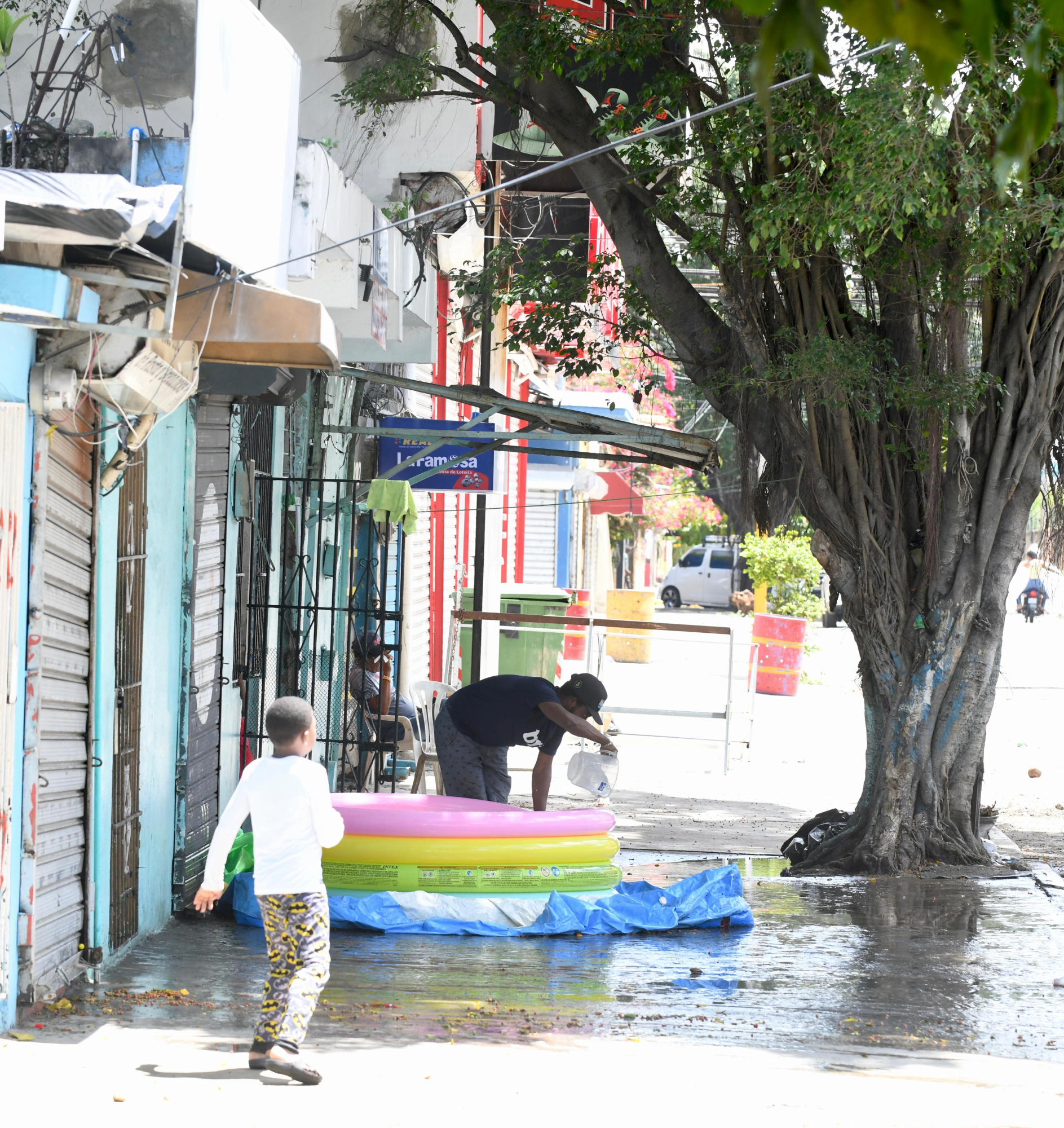 Piscinas, vitilla y habichuelas con dulce: el Viernes Santo en barrios ...
