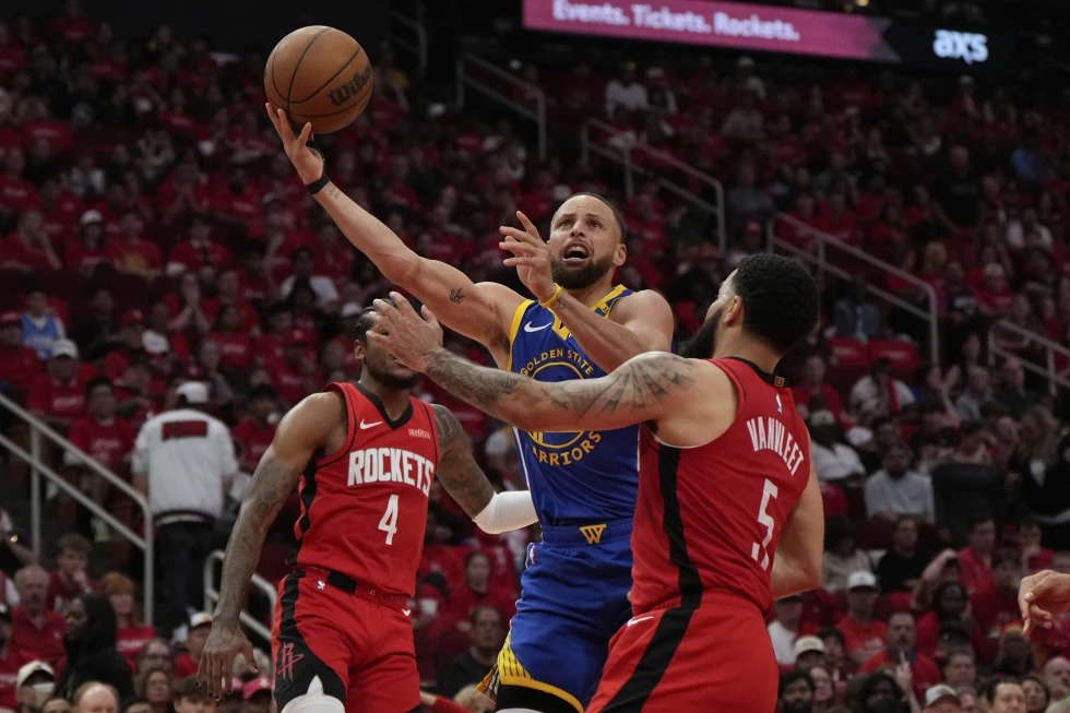 Curry anota 31 en la victoria de los Warriors sobre los Rockets en ...