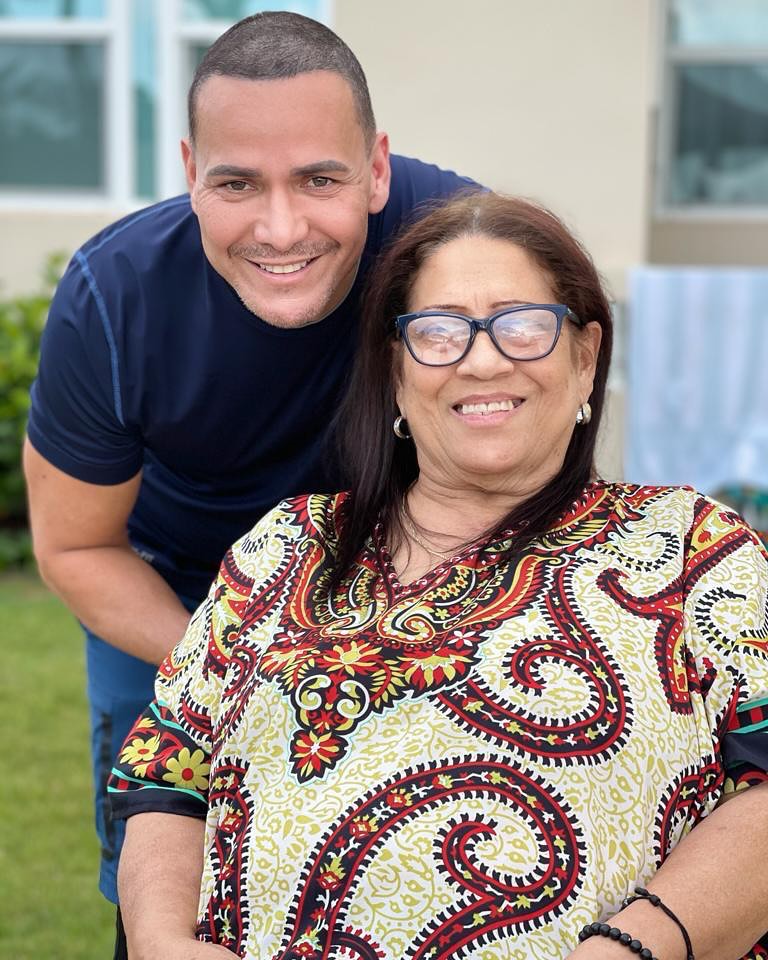 Víctor Manuelle se despide de su madre: "Diste la batalla hasta el final"