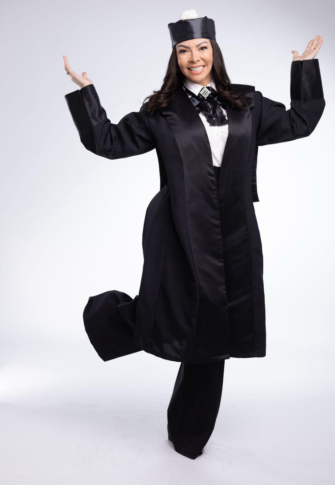 La Beba Rojas se gradúa con honores de licenciada en derecho