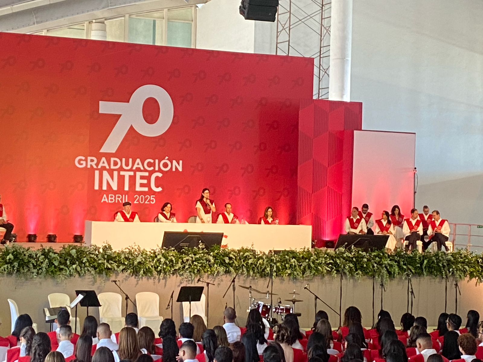 Intec entrega a los padres de Aida Nicole Reyes, fallecida en accidente ...