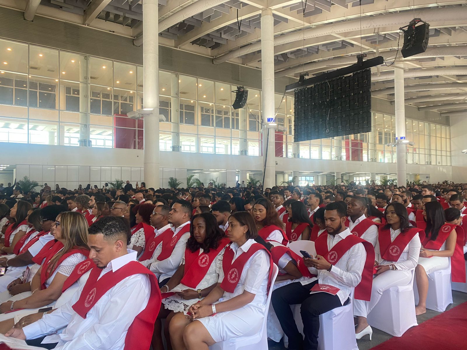 Intec entrega a los padres de Aida Nicole Reyes, fallecida en accidente ...