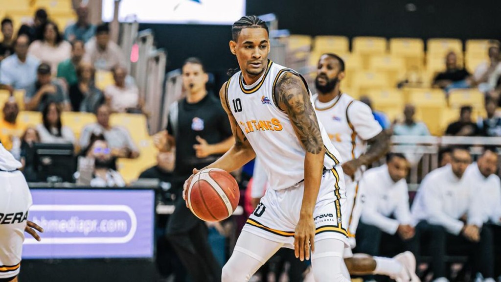 Víctor Liz, con 34 puntos, le gana el duelo a Chris Duarte, que anotó 25, en el BSN de Puerto Rico