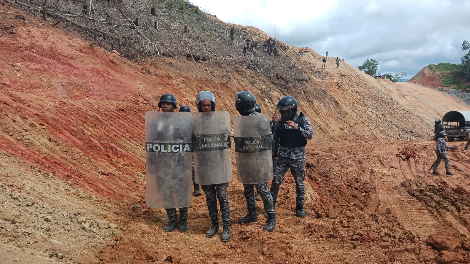 Aplazan audiencia sobre caso Barrick Gold y tala de árboles en Cotuí