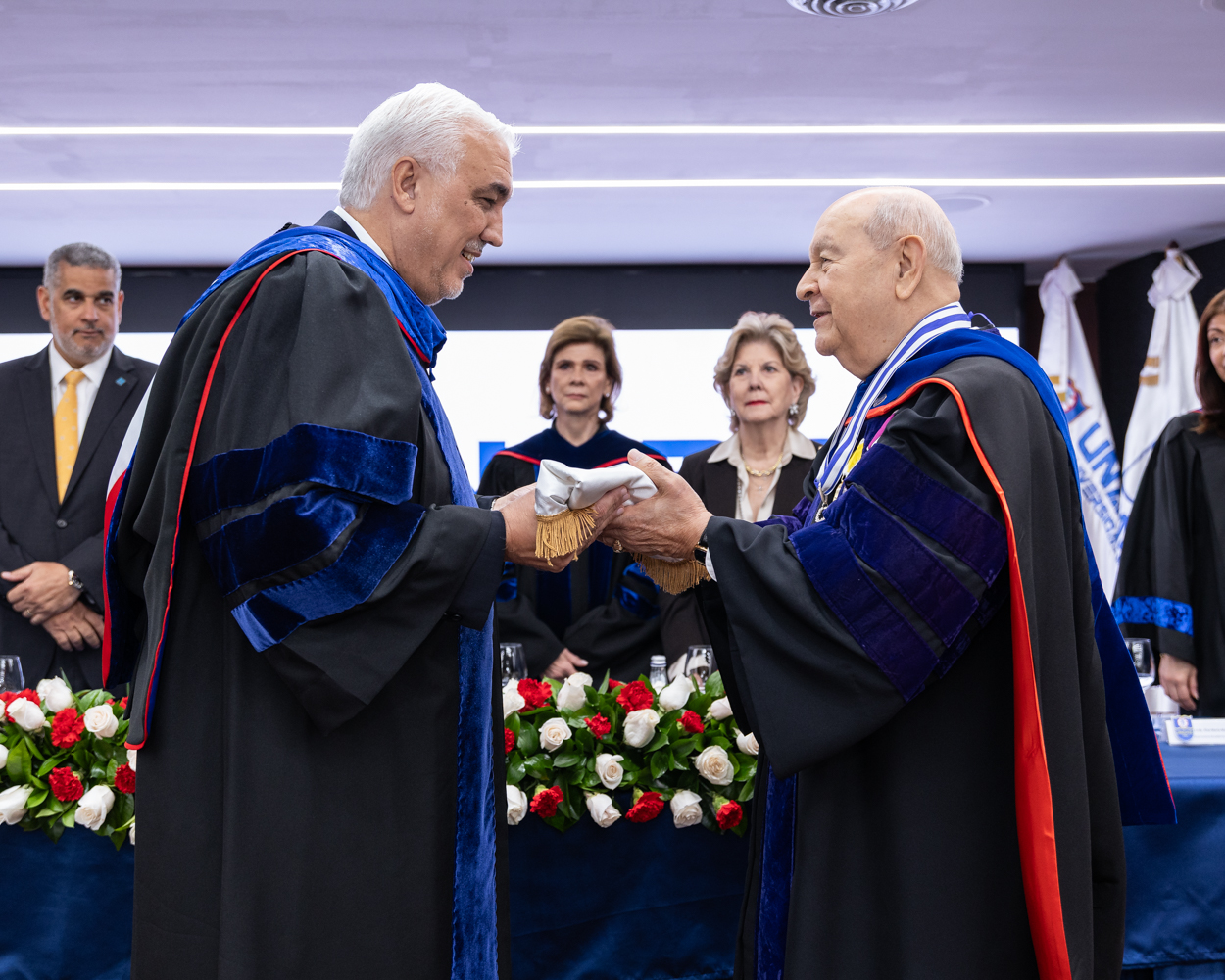 Unapec juramenta nuevo rector