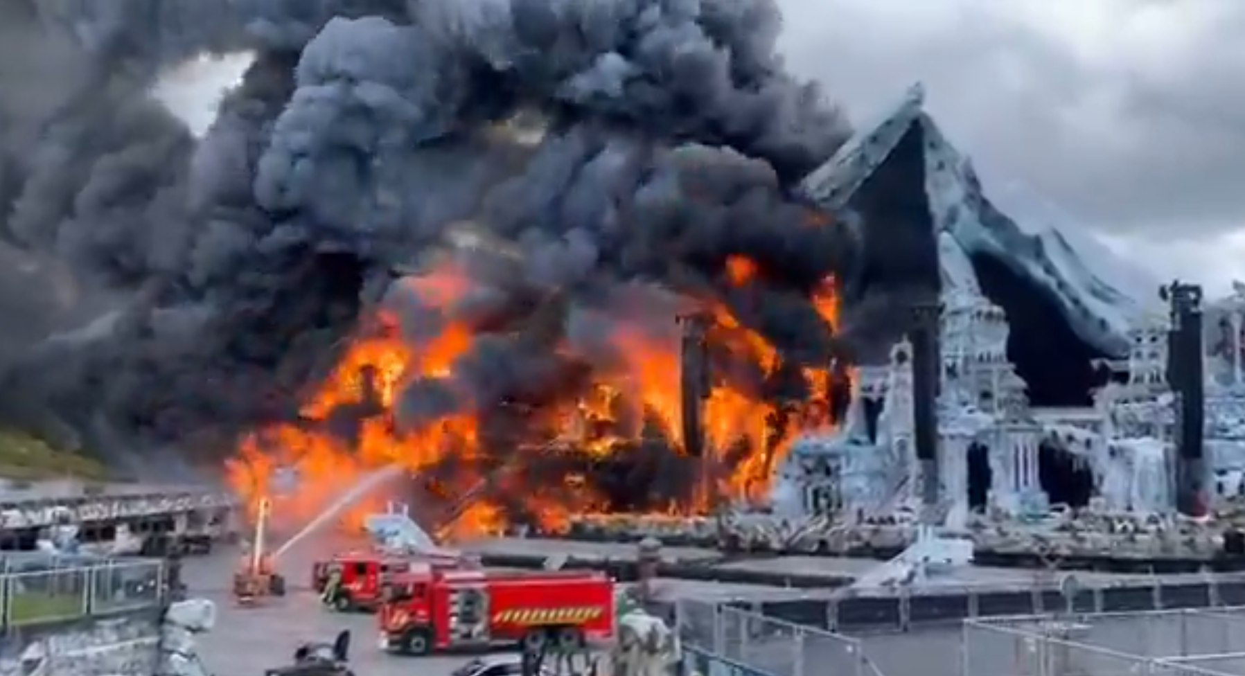 Se quema el escenario principal de Tomorrowland en Bélgica a dos días de su inicio