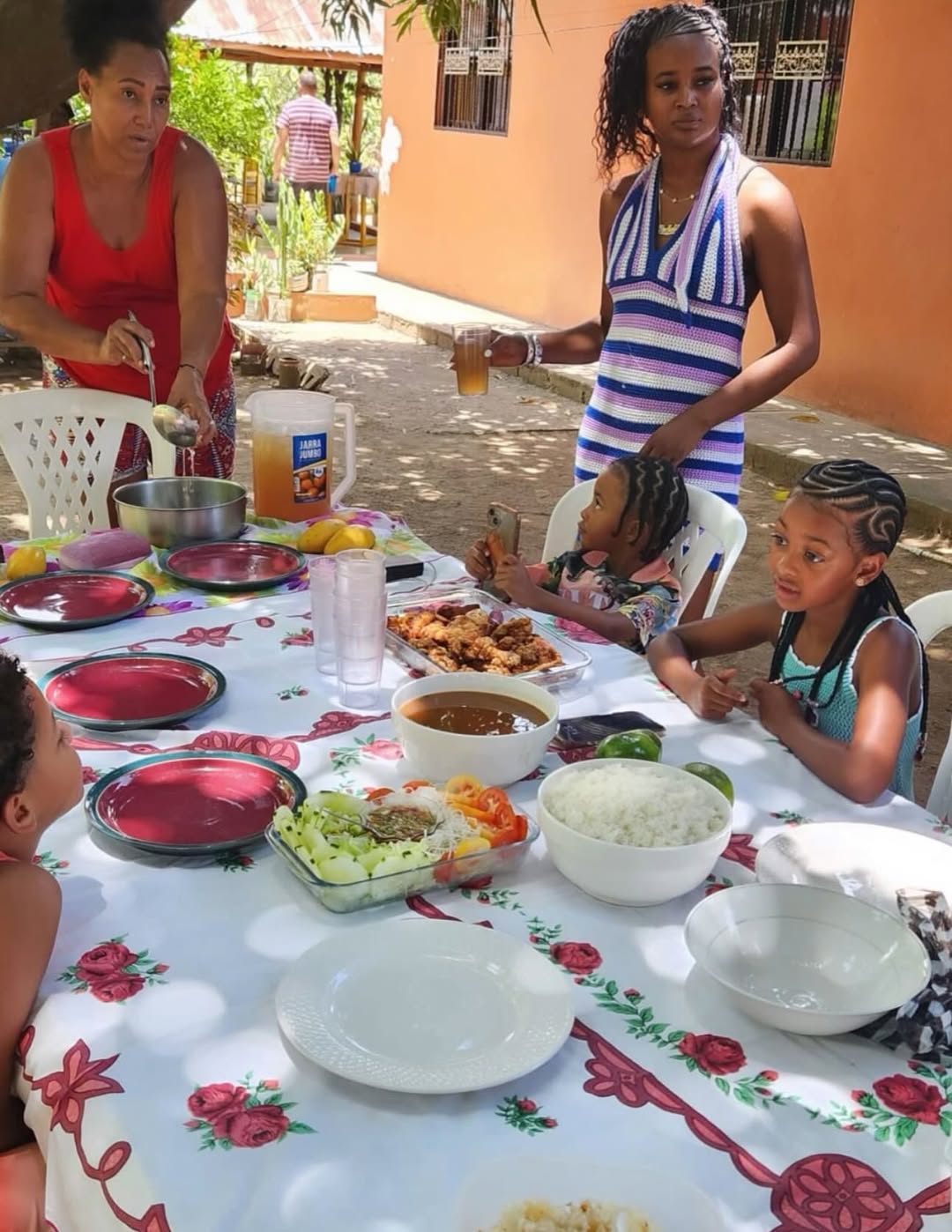 Hijos de Cardi B están en RD, disfrutando de la tierra de su mamá