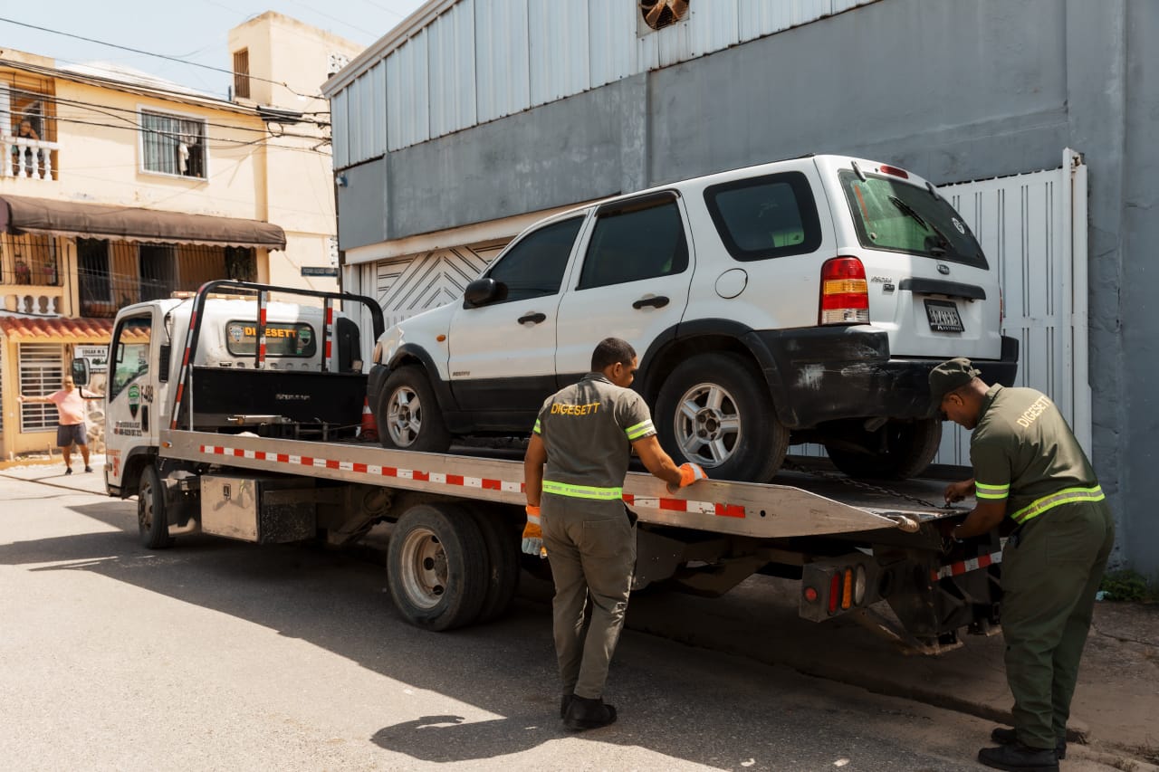 Digesett continúa el retiro de chatarras de los espacios públicos