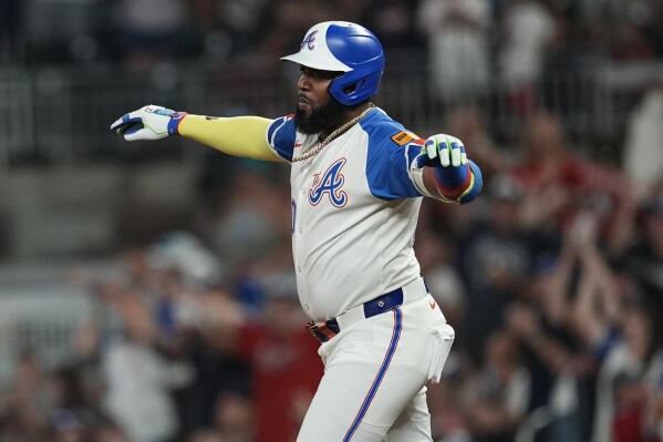 Marcell Ozuna dispara dos jonrones en el segundo triunfo de los Bravos