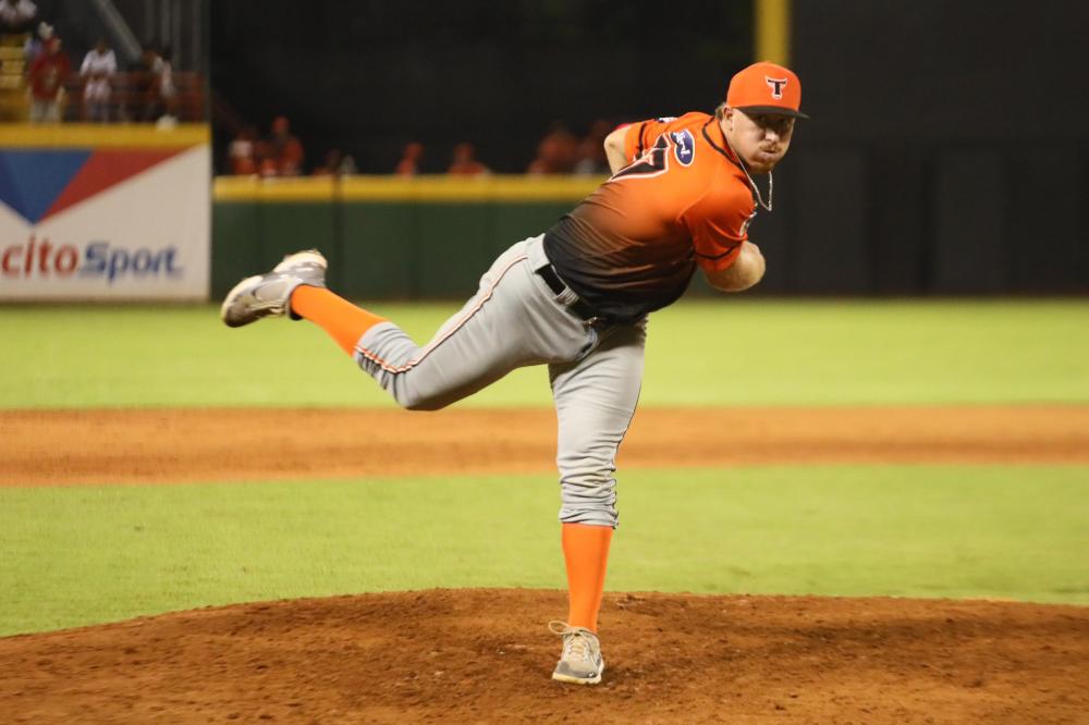Joe Corbett regresa para reforzar el bullpen de los Toros del Este