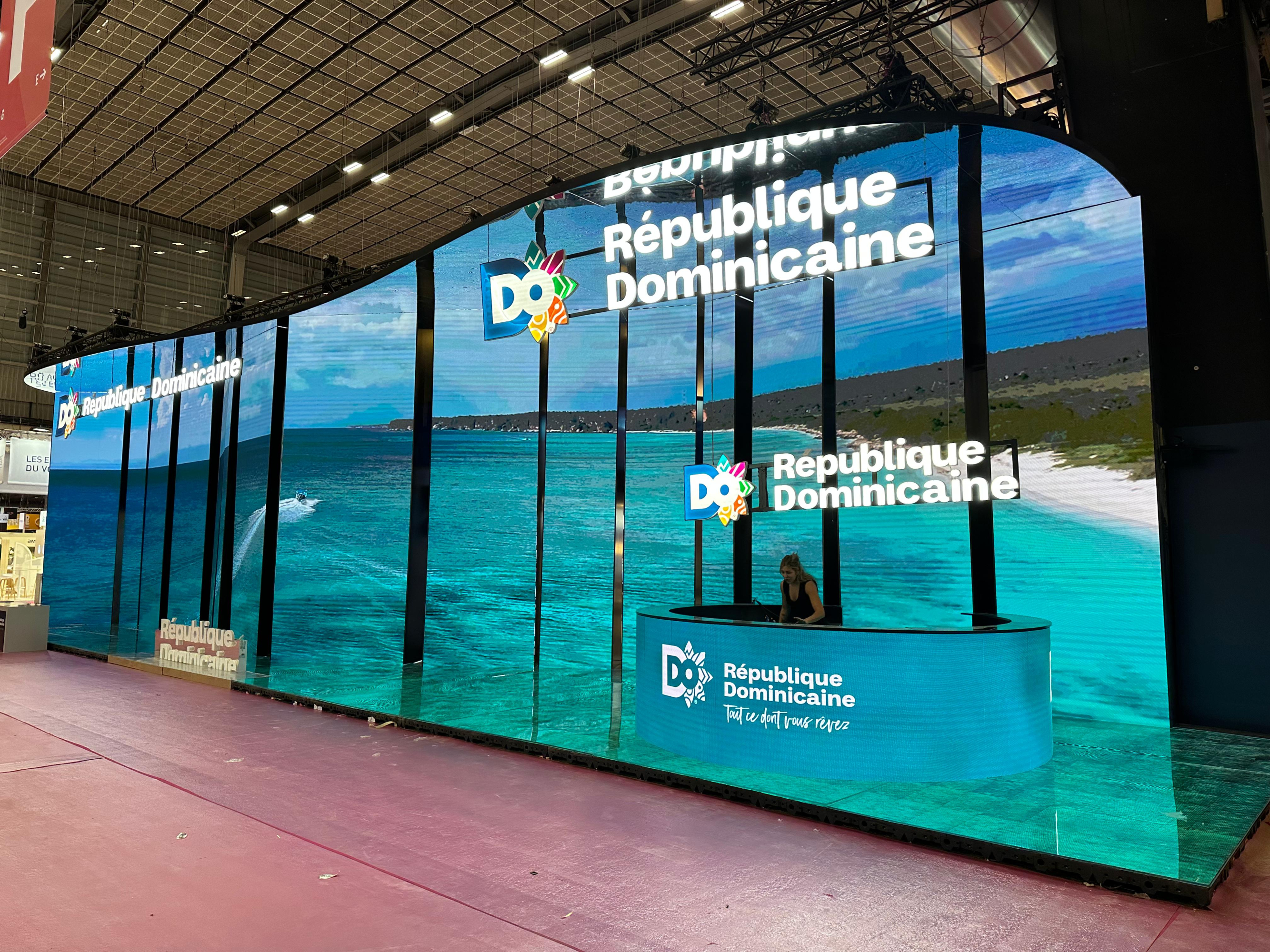 RD reabre su oferta a Europa en feria turística Top Resa 2025