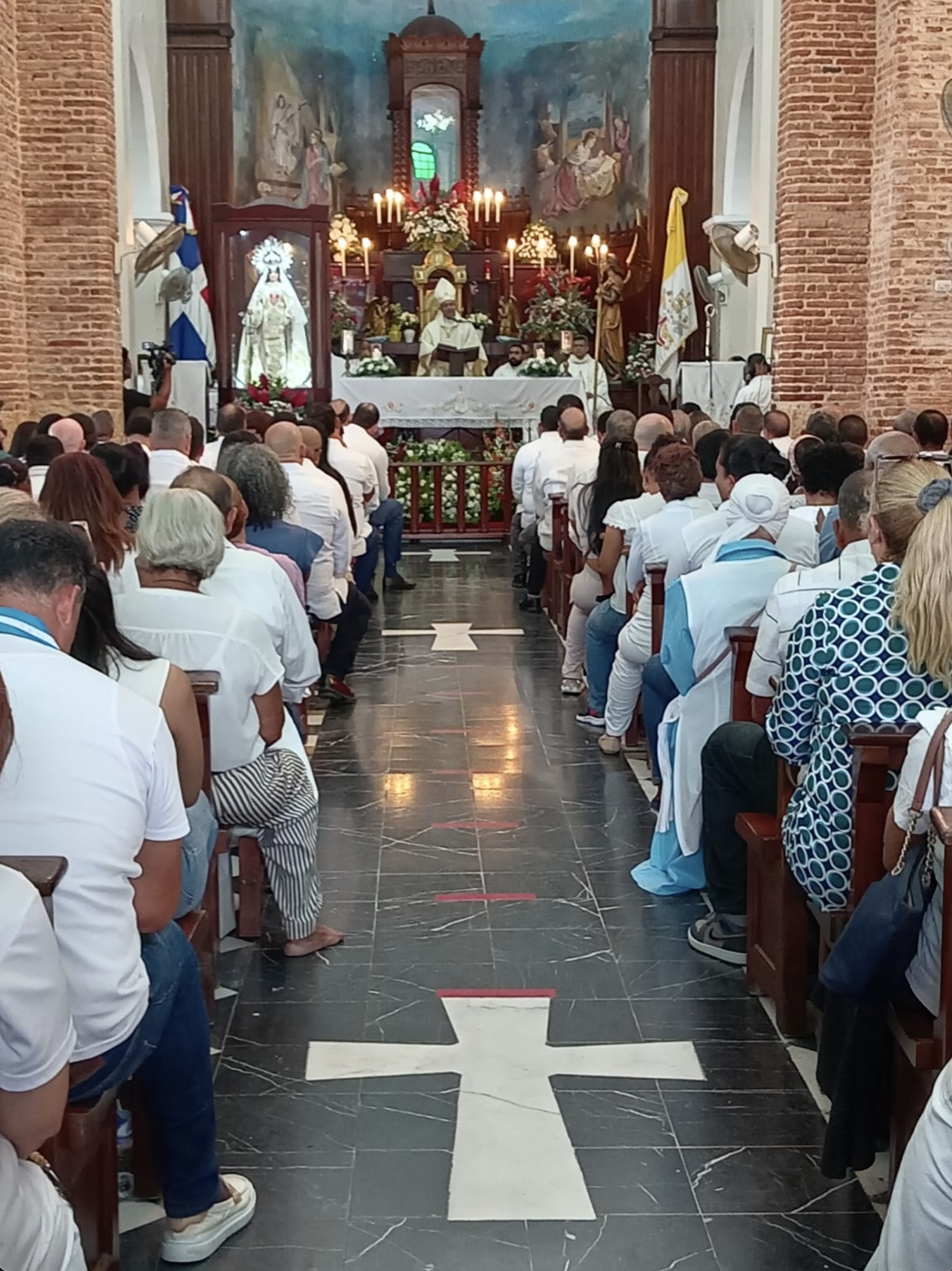 La Vega se viste de fe: Miles rinden honor a su patrona en el Santo Cerro