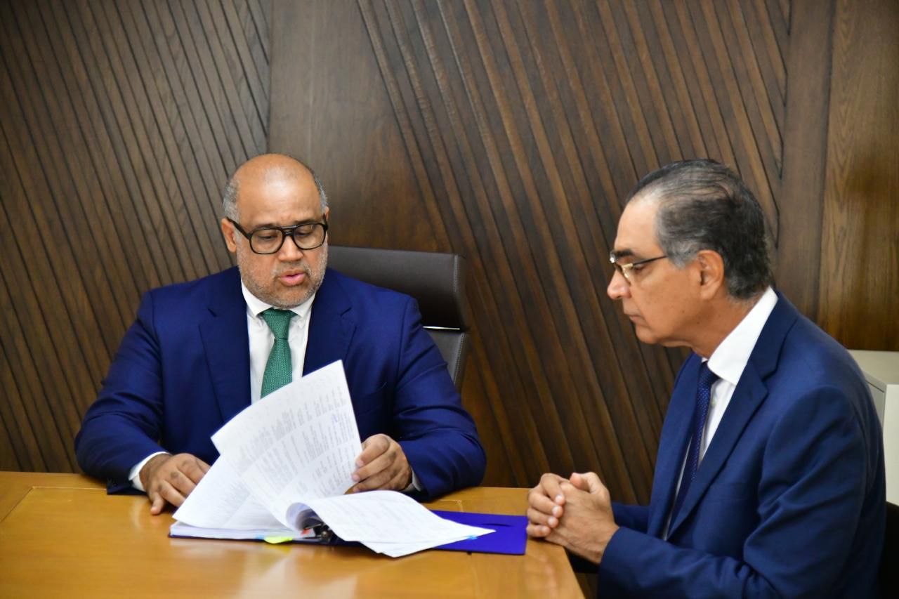 Santiago Hazim rompe silencio y defiende su honradez en Senasa