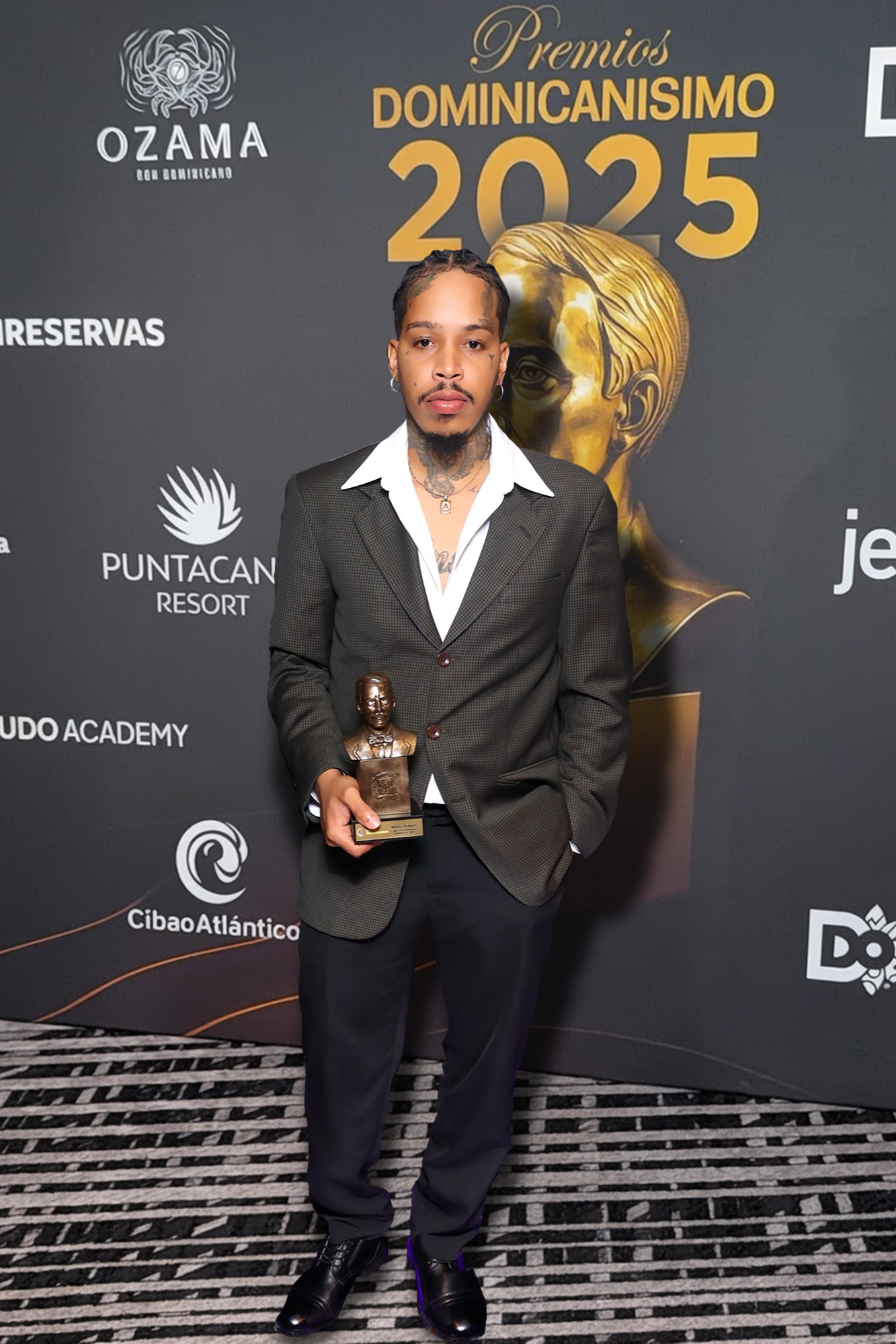 Rapero Wilmer Roberts es reconocido en Premios Dominicanísimos