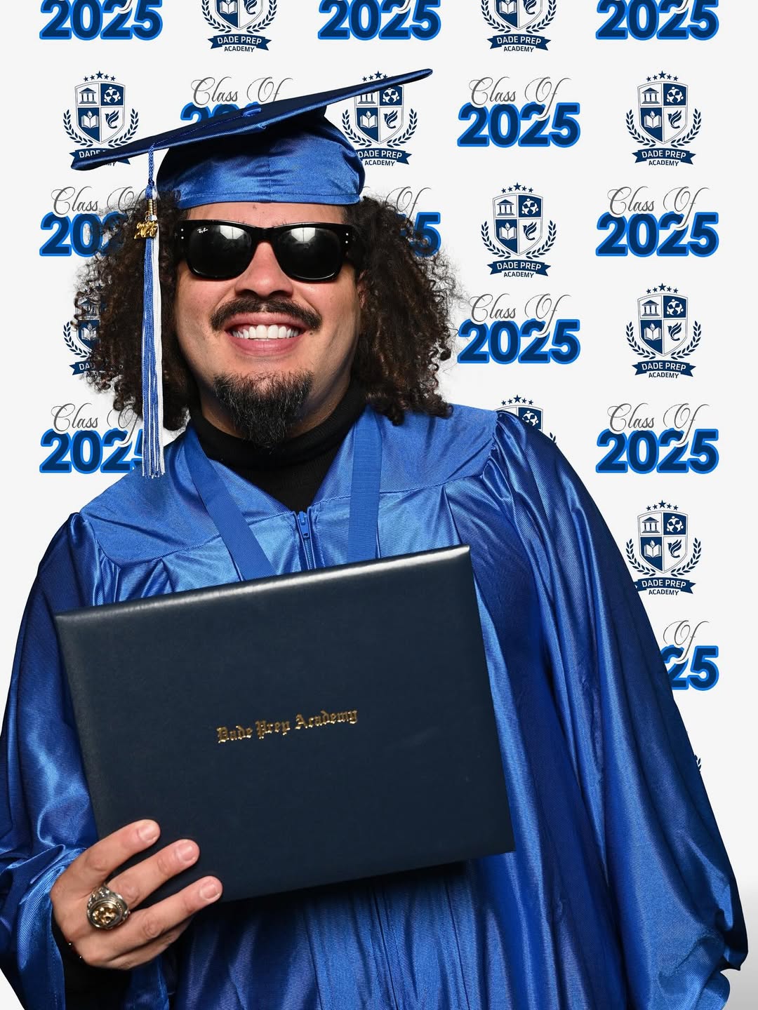 Productor musical Maffio se gradúa de la "high school" a los 39 años de ...