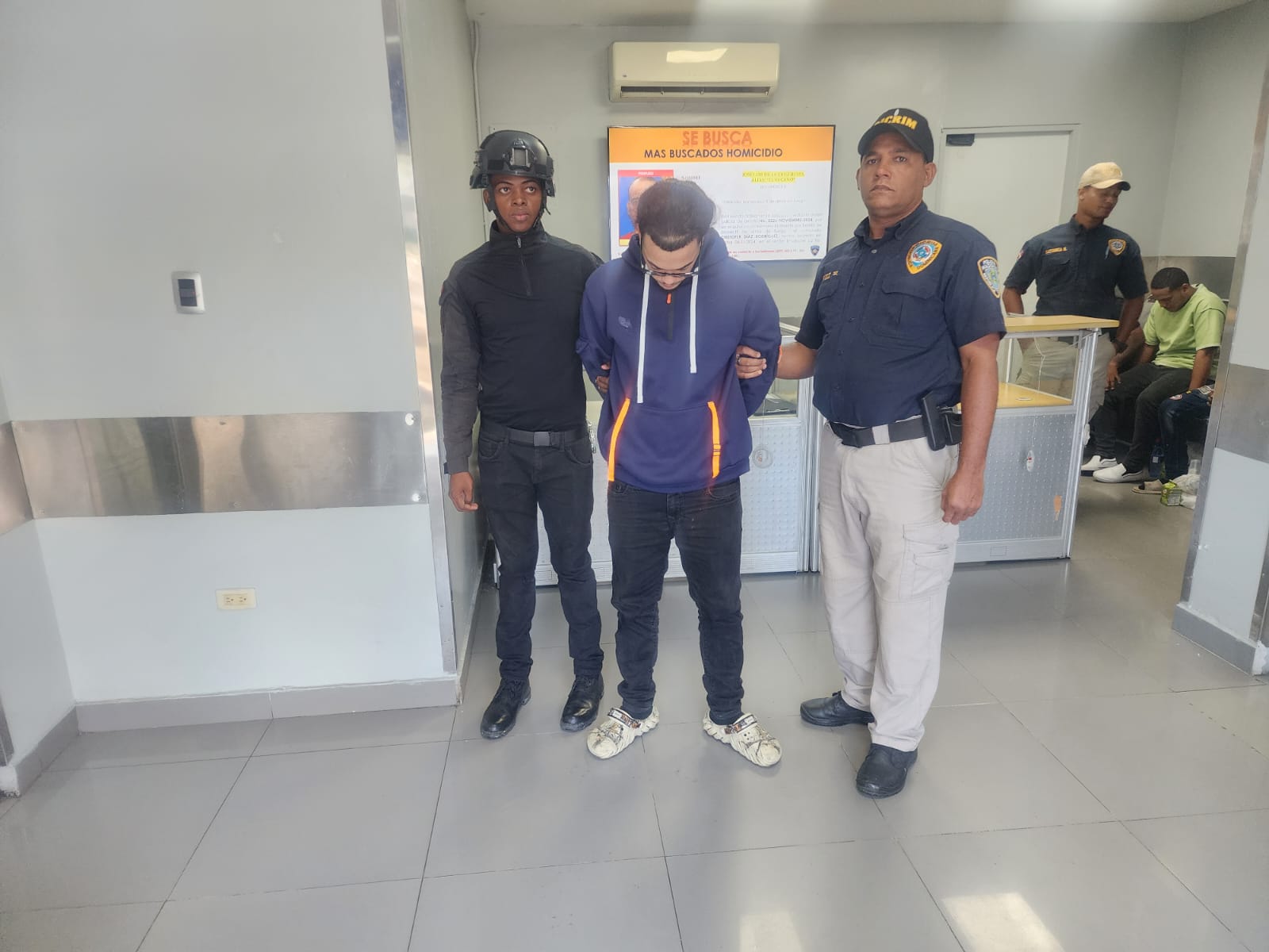 Se entrega John 42, buscado por el caso de Capotillo que dejó a niña herida