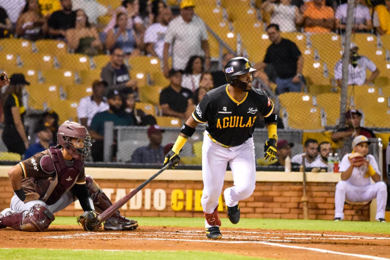 Las Águilas son el primer equipo en alcanzar las 10 victorias tras ...
