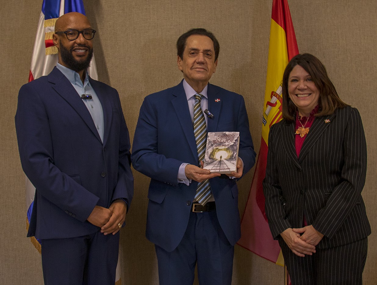 Tony Raful recibe visita de Juan Rojas en España