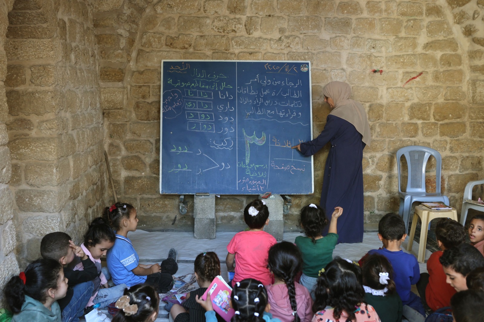 Los niños de Gaza vuelven a las aulas, pero sin libros