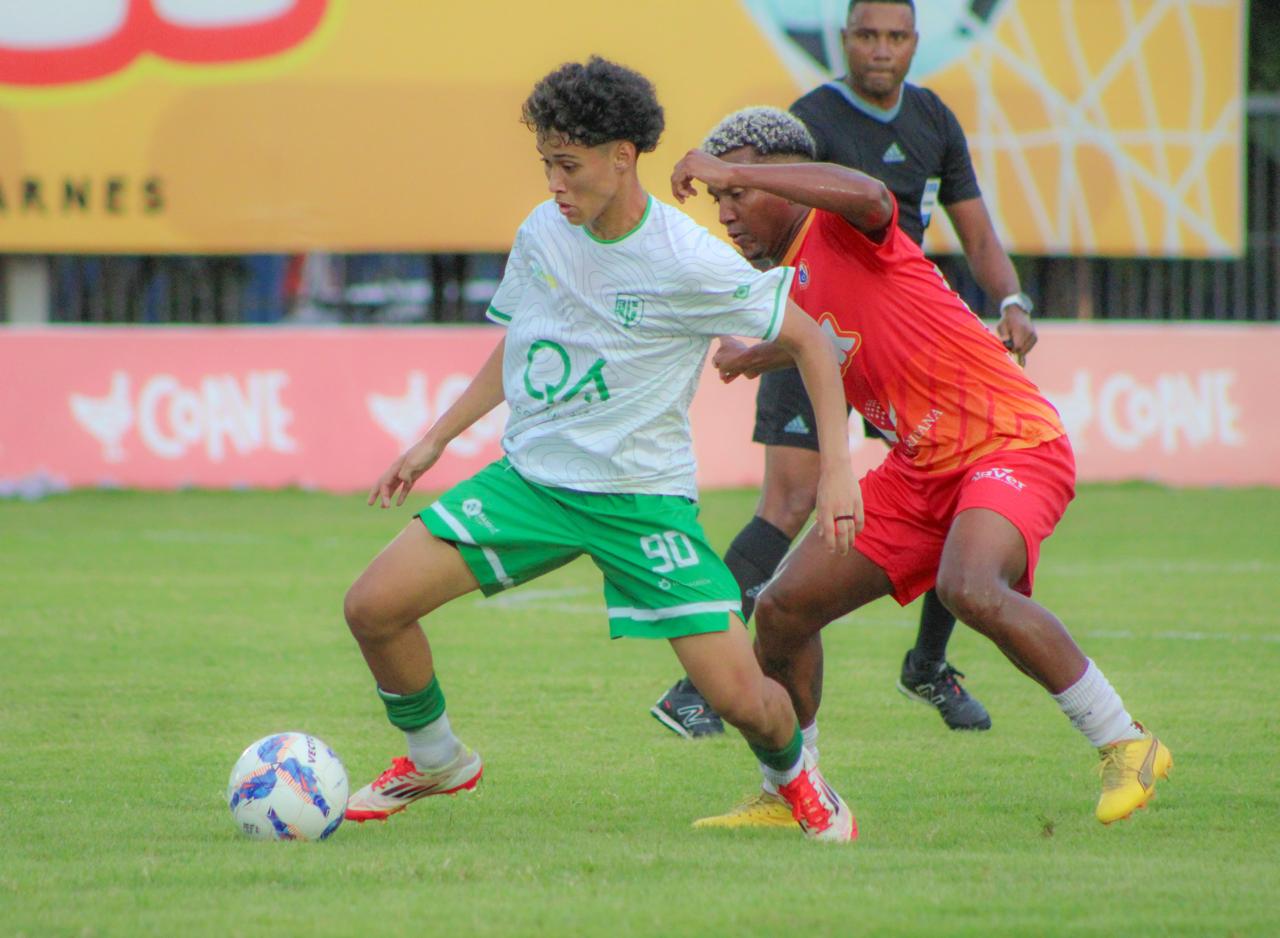 Víctor Morales anota tres goles para conducir al Atlético Vega Real ...
