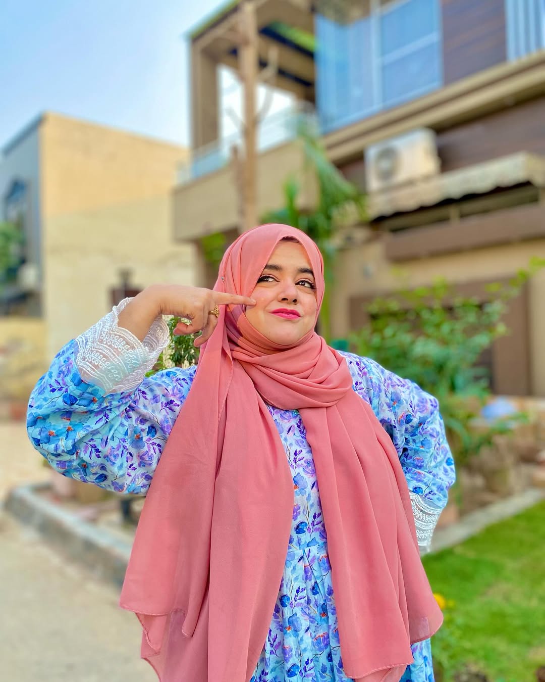 Muere influencer Pyari Maryam, de 26 años, tras sufrir complicaciones durante parto de gemelos