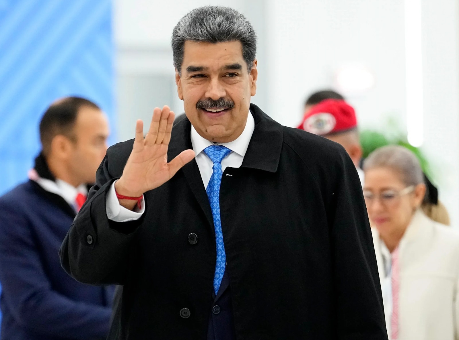 Maduro felicita la lealtad de sus Fuerzas Armadas