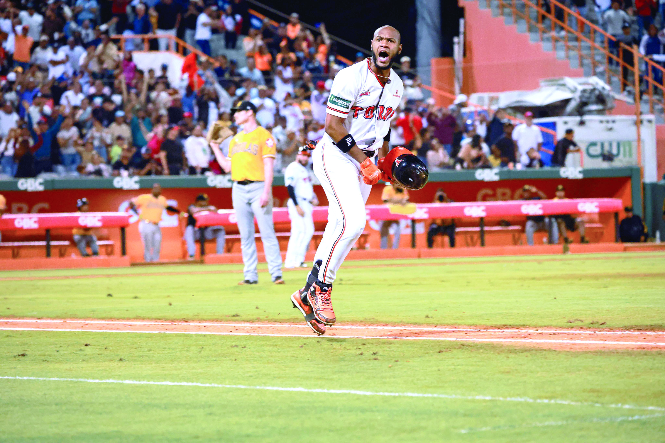 Bryan de la Cruz es electo como el Jugador Más Valioso de la temporada ...