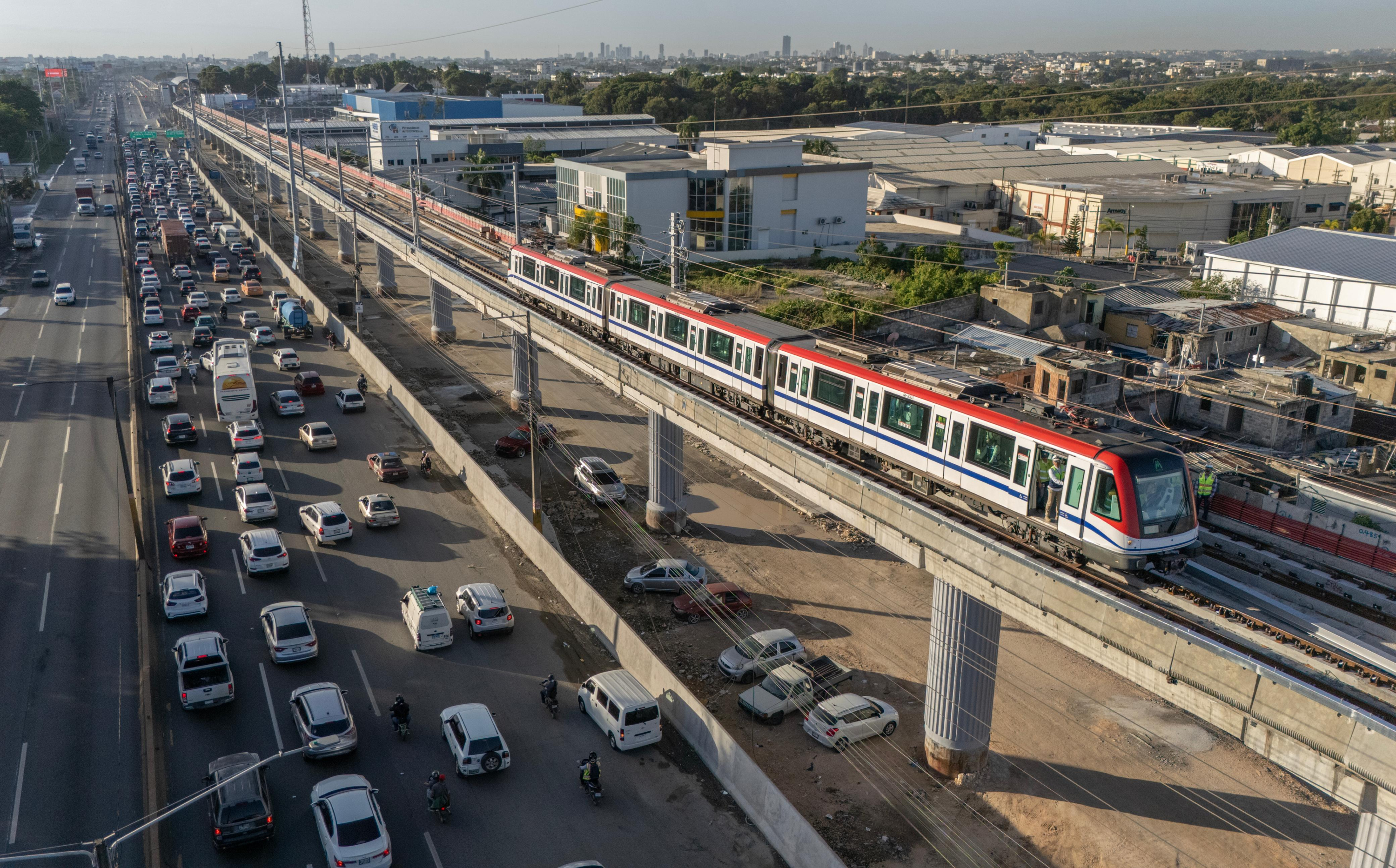 Osiris de León defiende que línea 2C del Metro va bien, con pequeños ...