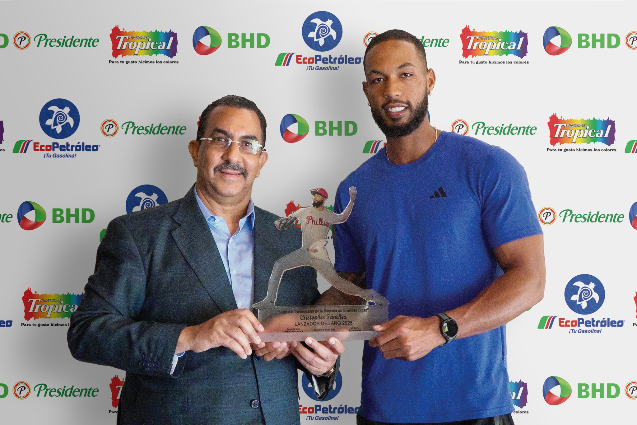 Cristopher Sánchez es premiado como Lanzador Dominicano del 2025 en MLB