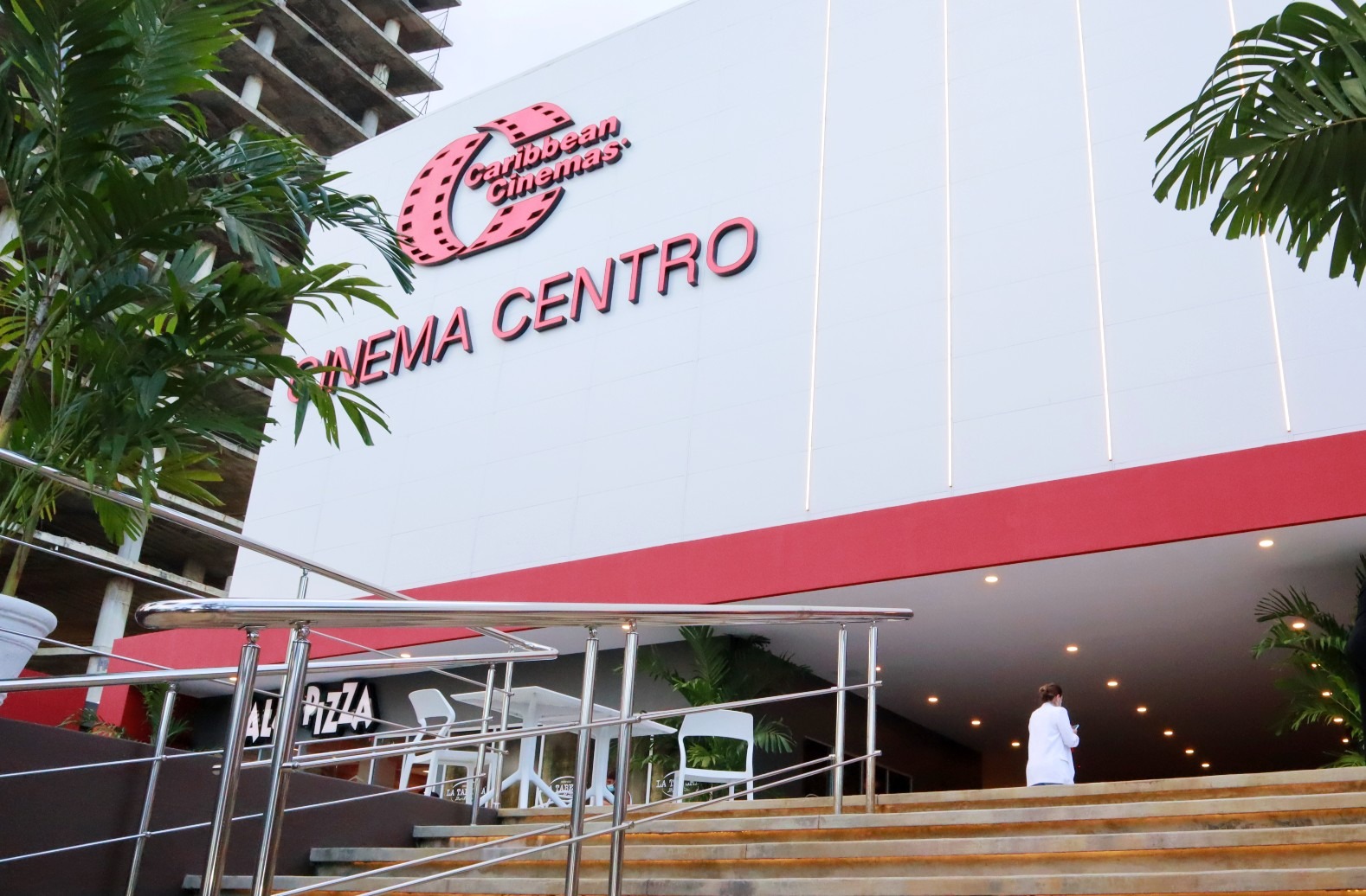 Un muerto y un herido tras tiroteo en Cinema Centro